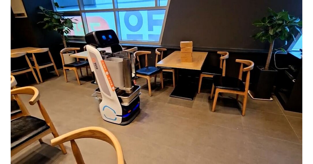 KEENON Robotics Introduces Autonomous Service Robot DINERBOT T9 to ...