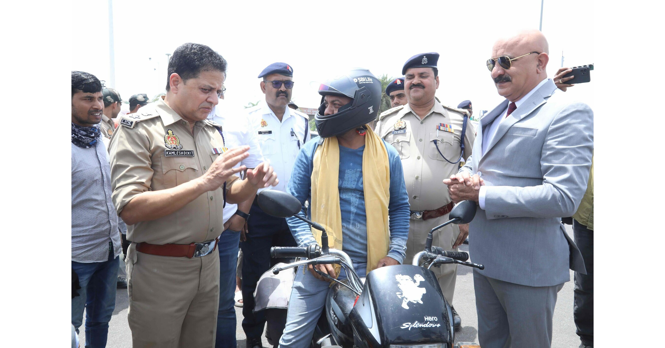 SBI Life Insurance & Lucknow Traffic Police highlight the importance of ...