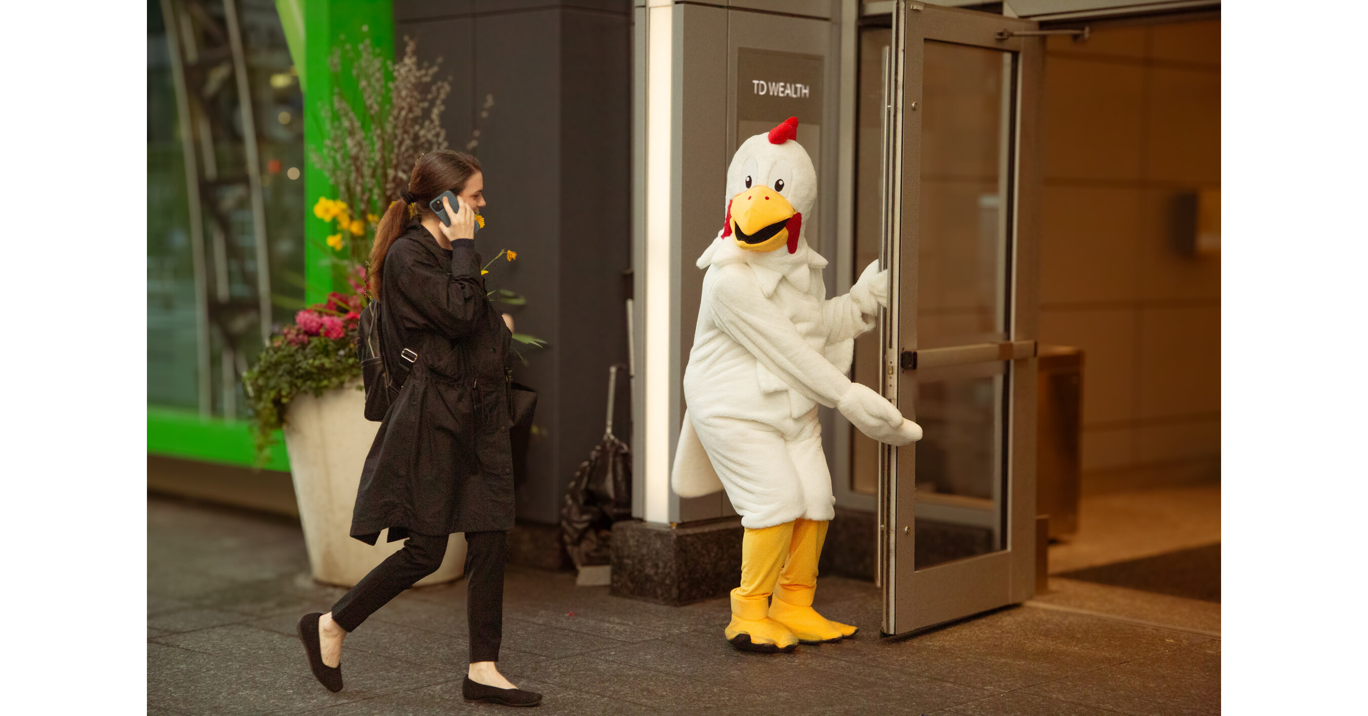 CHICKEN FARMERS OF CANADA DEPLOYS COOP OF HELPFUL CHICKENS AROUND TORONTO