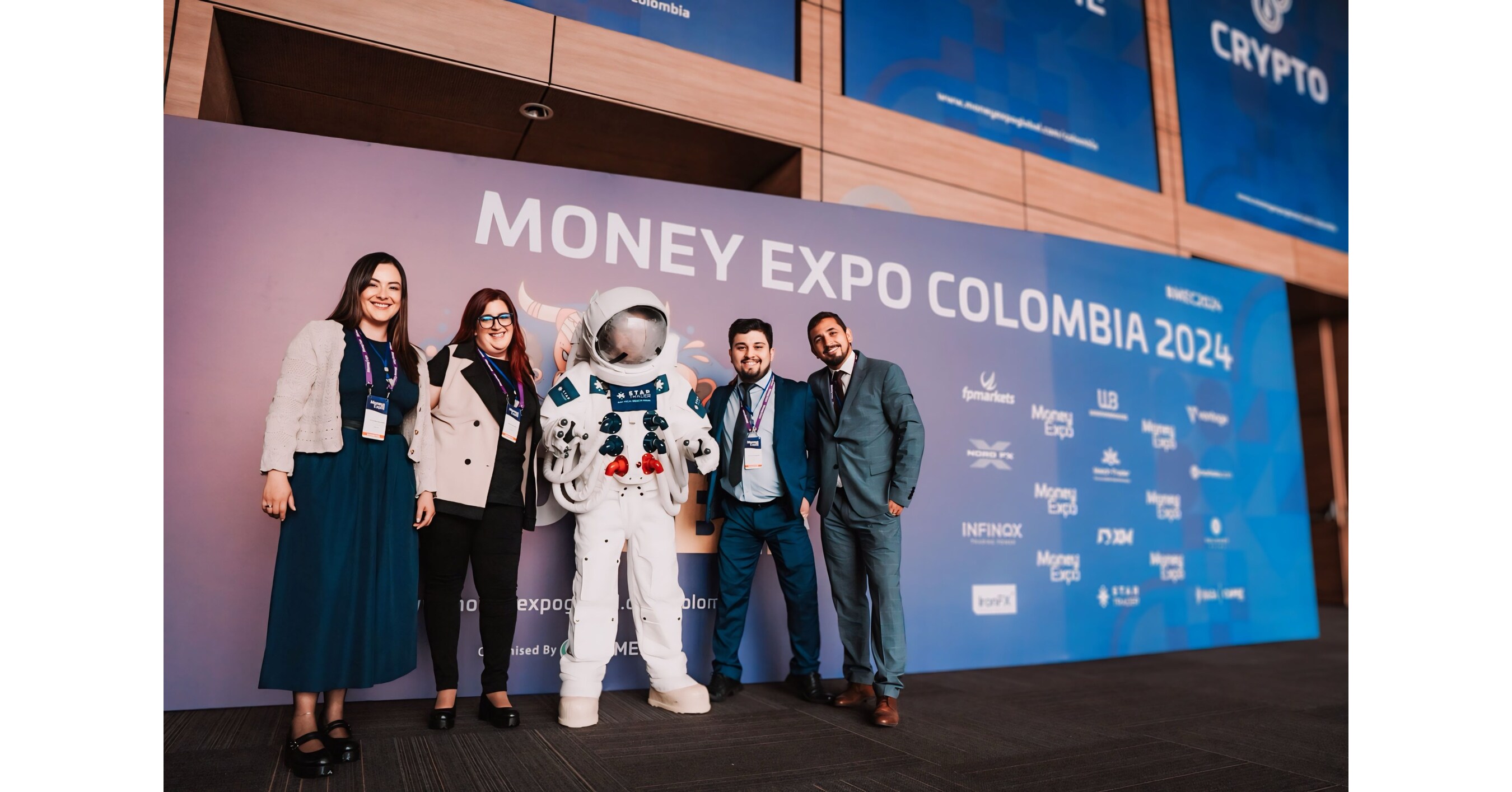 La visión futurista de STARTRADER converge con el encanto atemporal de ...