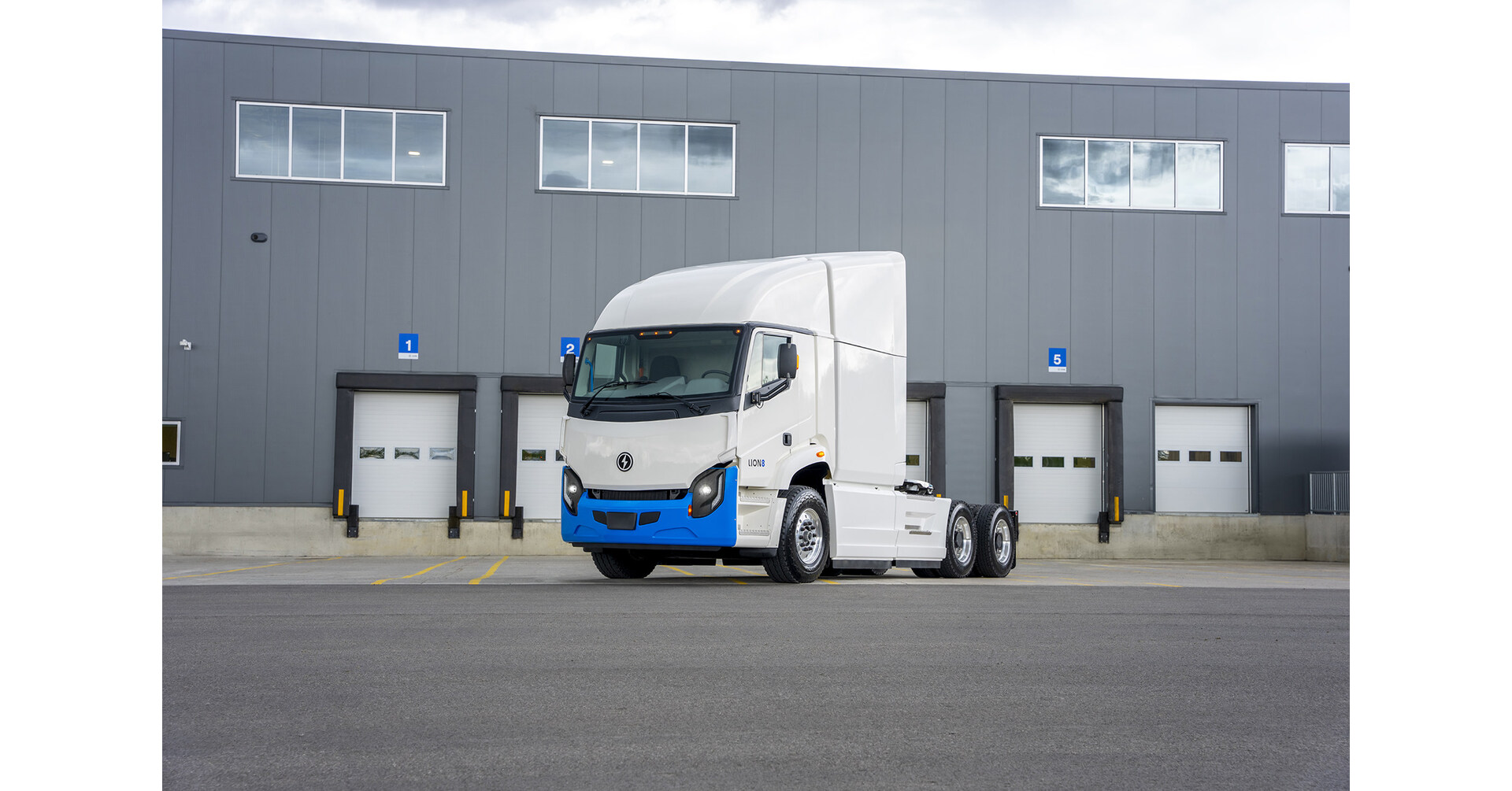 LION ELECTRIC UNVEILS THE GROUNDBREAKING LION8 TRACTOR, AN ALL-ELECTRIC ...