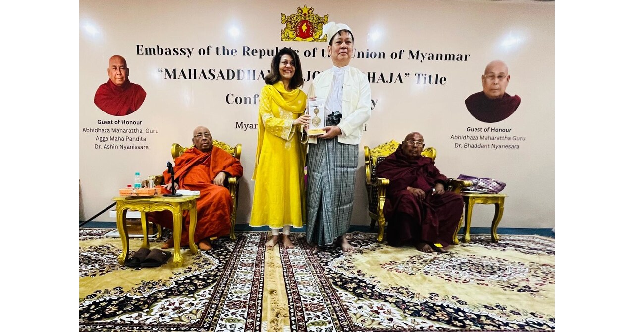 Dr Rashmi Saluja conferred the International Buddha Peace Award by the ...