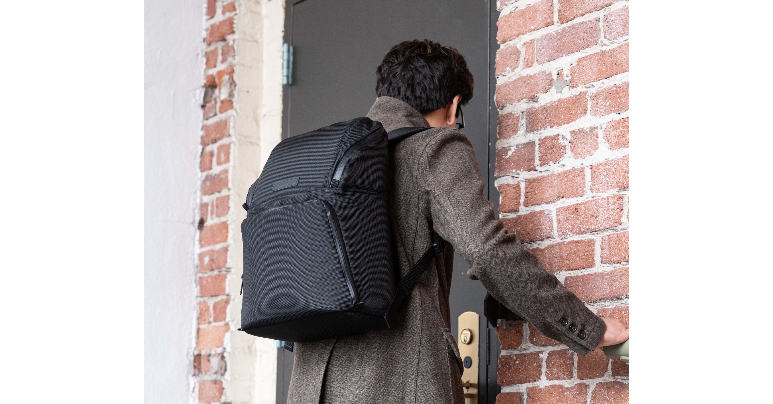 Waterfield Introduces Industry's First Custom Backpack for the Apple ...