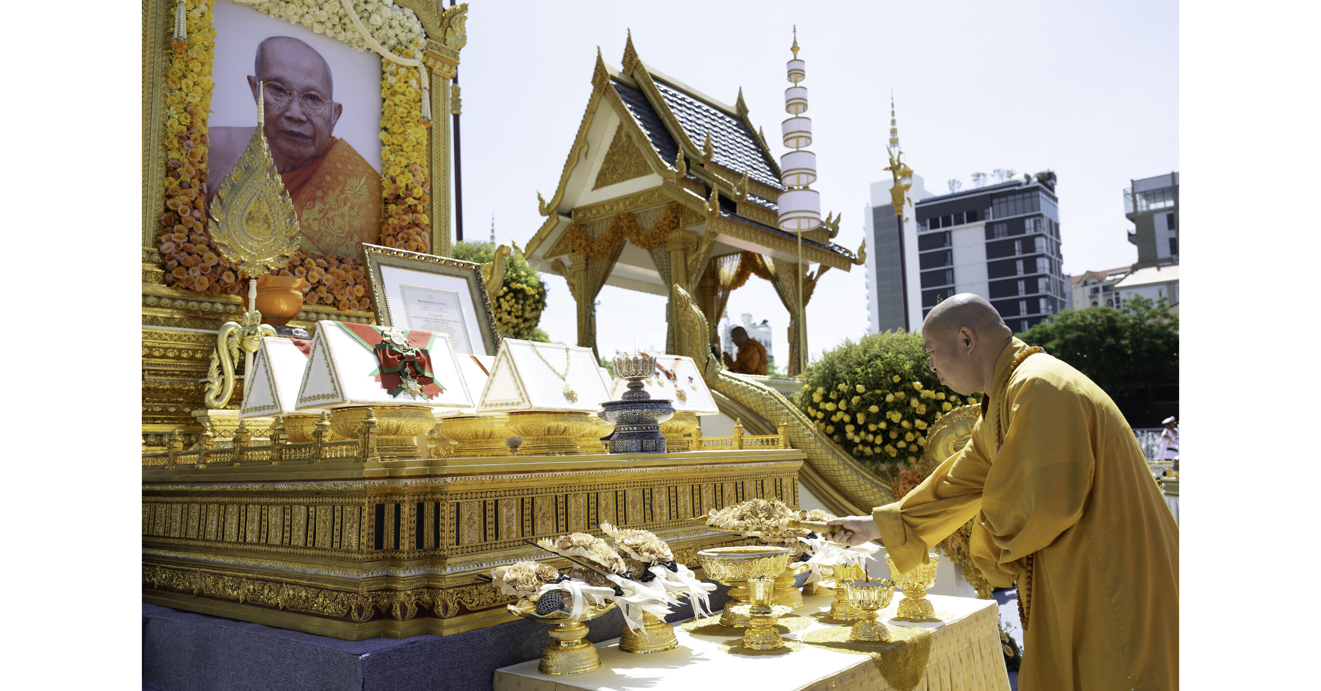 Venerable Yin Shun Attends the Cremation Ceremony for Samdech Preah ...