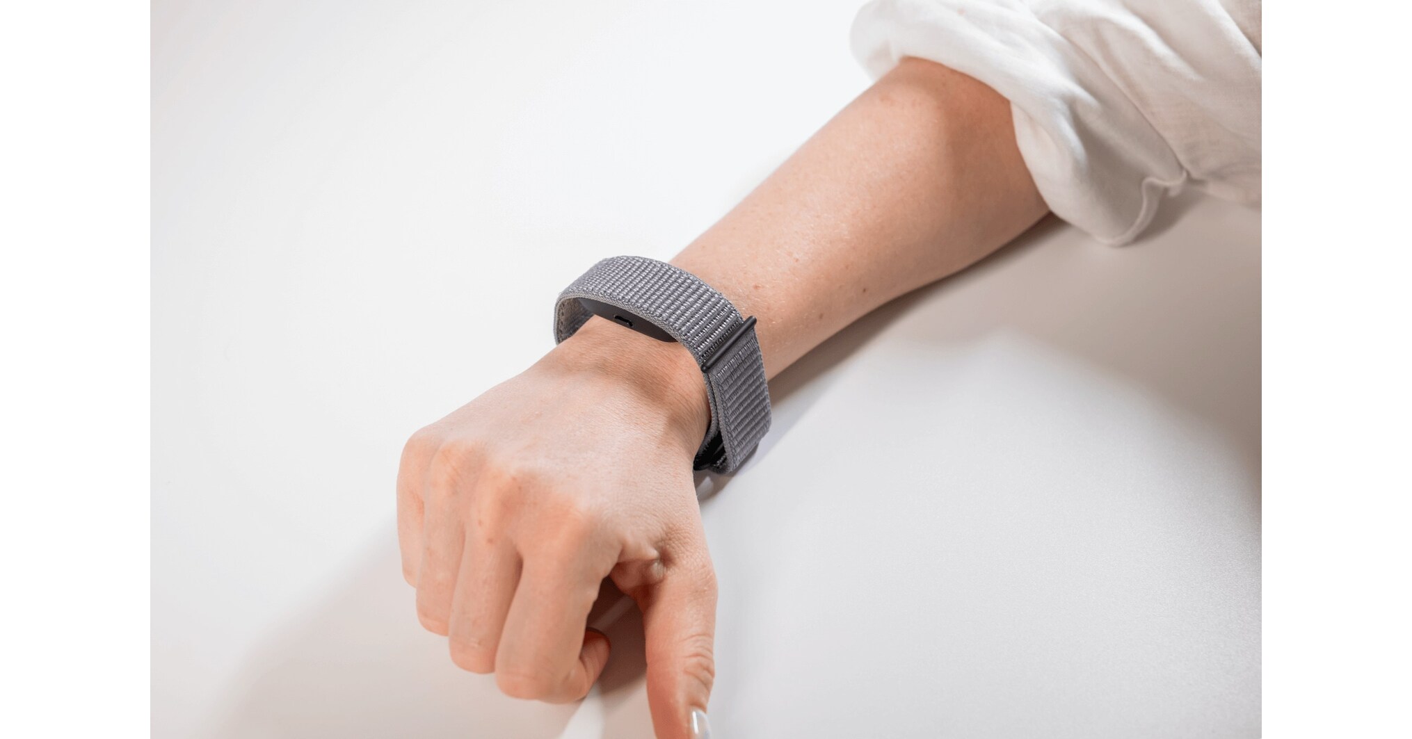 Feel unveils a cutting-edge wearable device paired with AI for ...