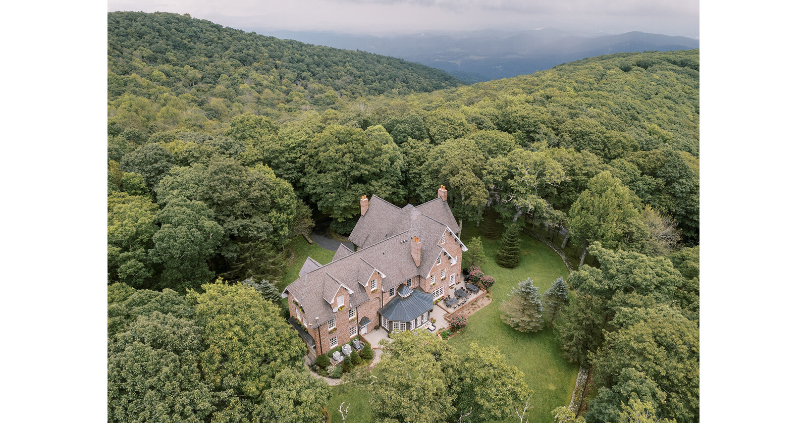 Twickenham House on Fraser's Ridge Hosts Outlander Cast Members