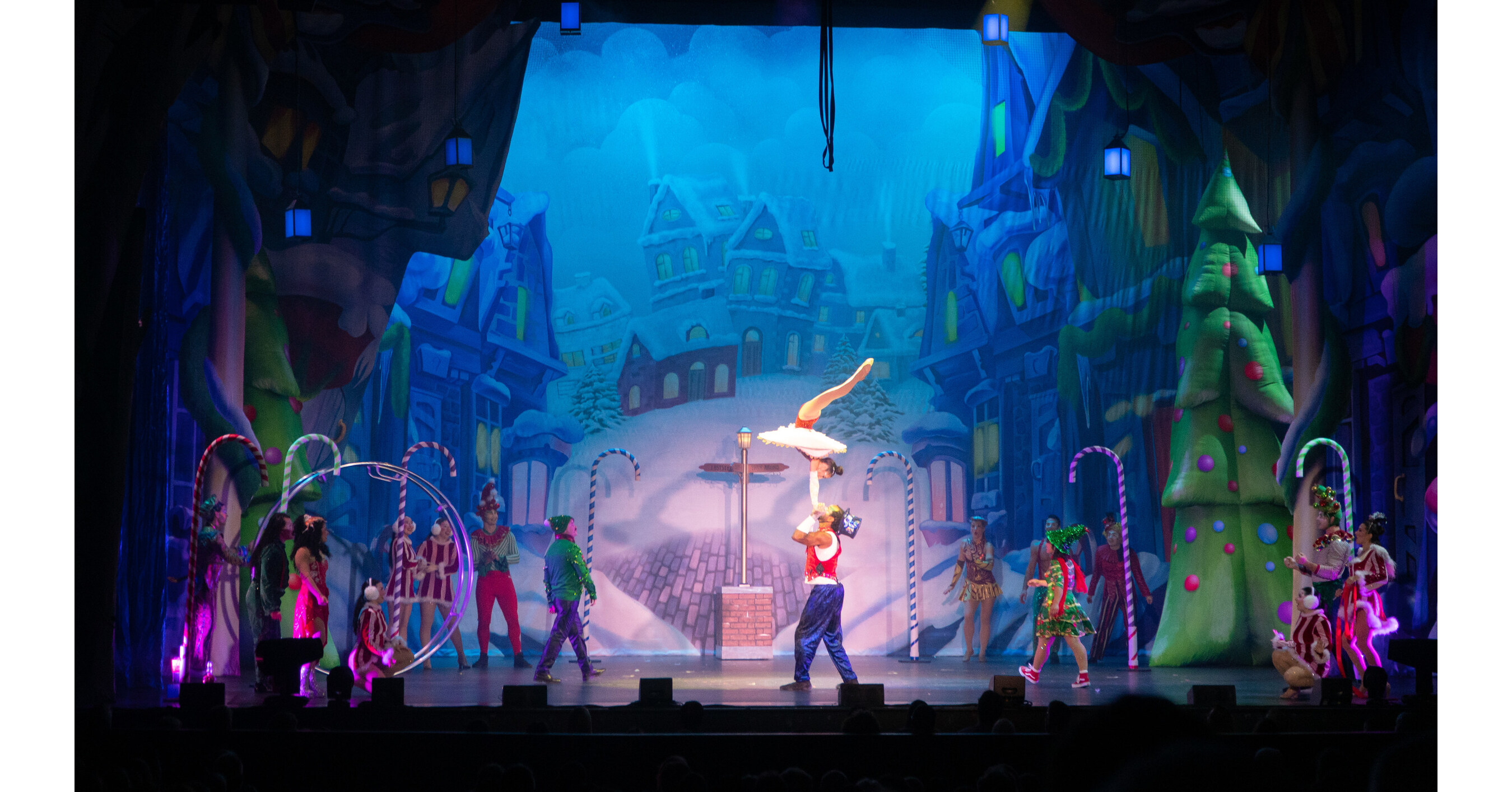 BELOVED HOLIDAY SPECTACULAR, CIRQUE DREAMS HOLIDAZE, TO DAZZLE OVER 60 ...