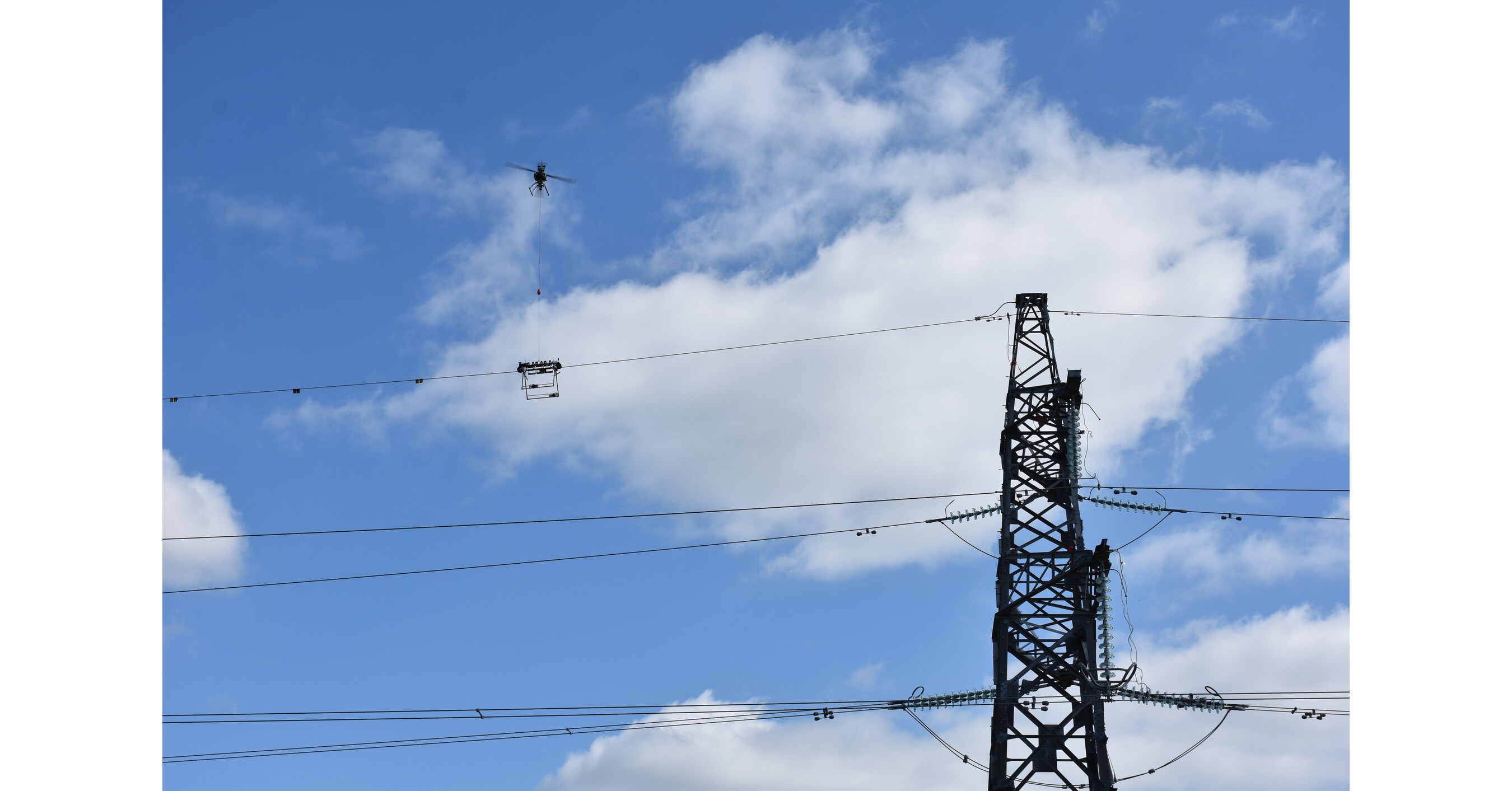 Fulcrum Air's LineFly™ Robot and Power Line Sentry's Hawk Eye™ Bird ...