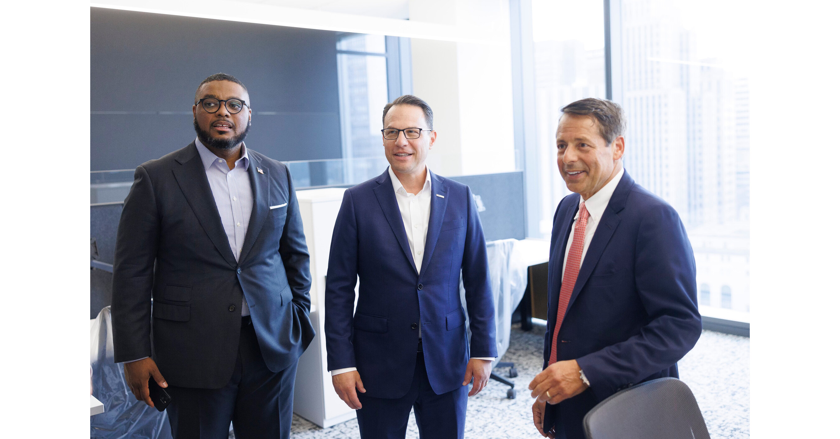 Governor Shapiro Tours New FNB Headquarters in Pittsburgh