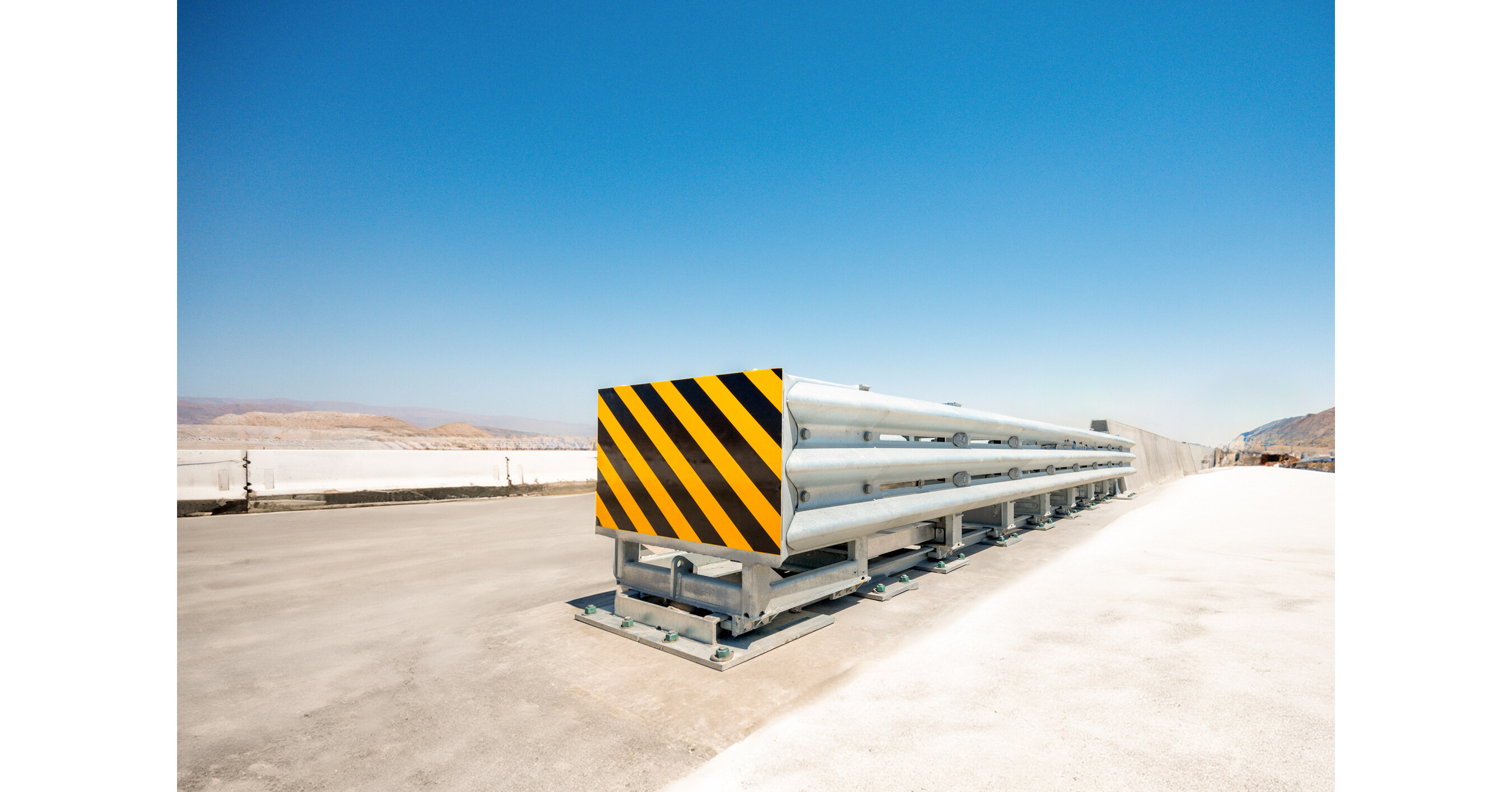 Lindsay Corporation Installs the First TAU-XR™ Crash Cushion