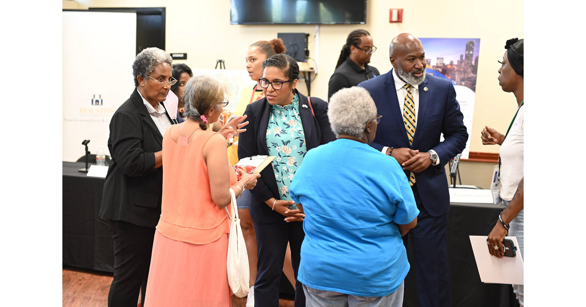 Houston Housing Authority, HUD Launch Groundbreaking Programs to ...