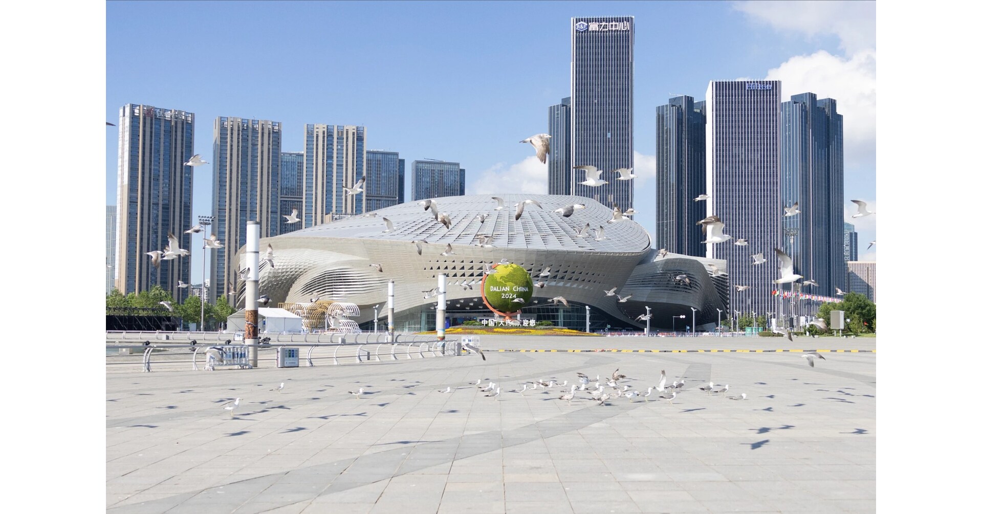 Dalian's Light Shines on Summer Davos Forum