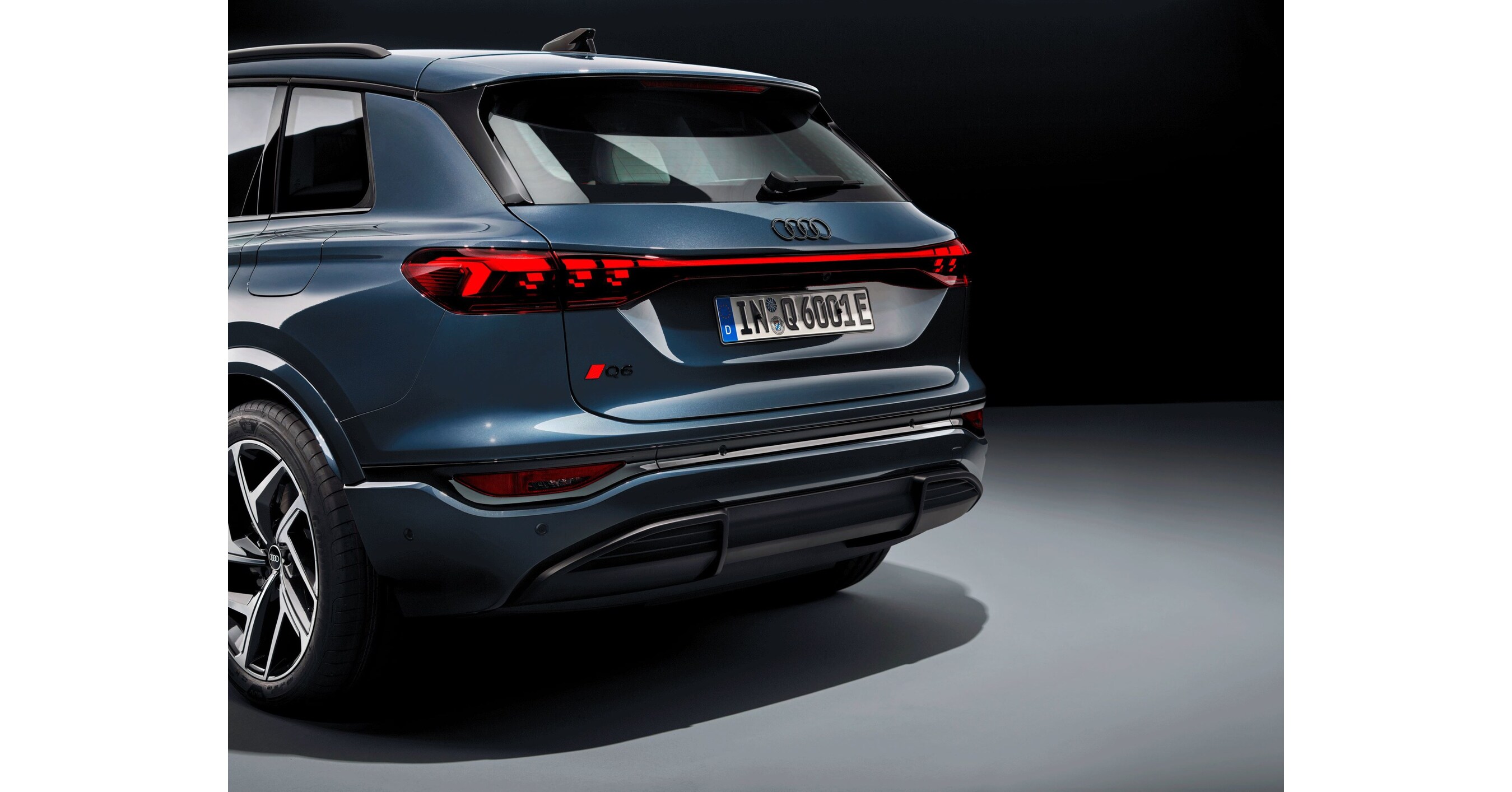 Second-Generation Digital OLED Panels in the New Audi Q6 e-tron Enabled ...