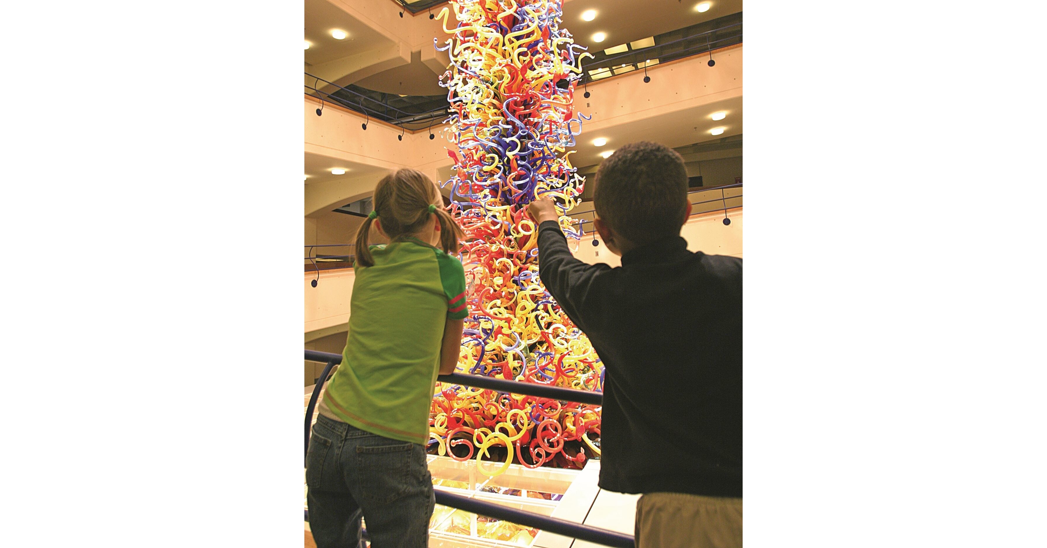 A Brilliant Independence Day with Indoor Fireworks: Celebrating Chihuly ...