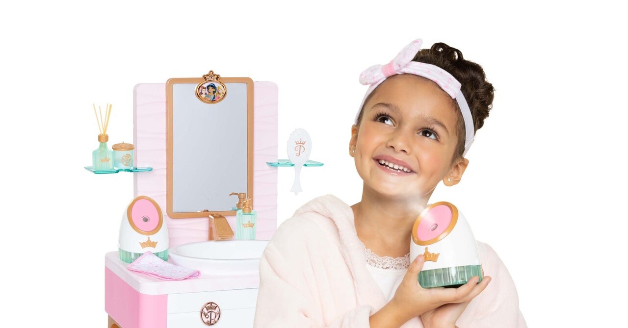 DISNEY INSPIRES FAMILIES TO 'CREATE YOUR WORLD' THROUGH NEW GLOBAL ...