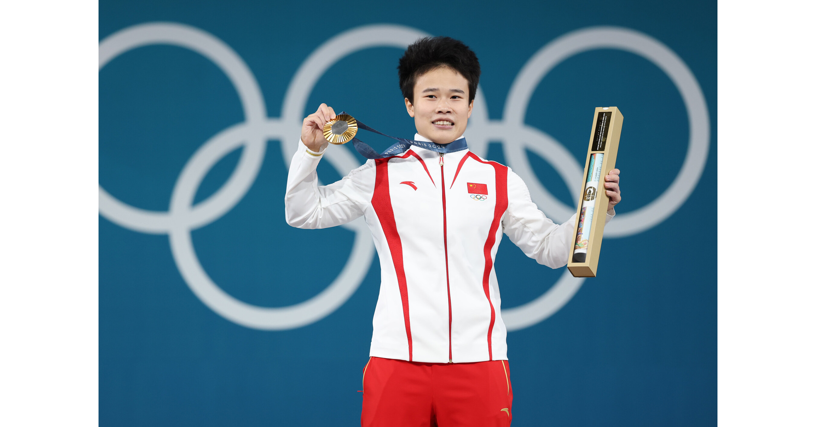 Hou Zhihui, del equipo de halterofilia de Zoomlion de Hunan, bate el ...