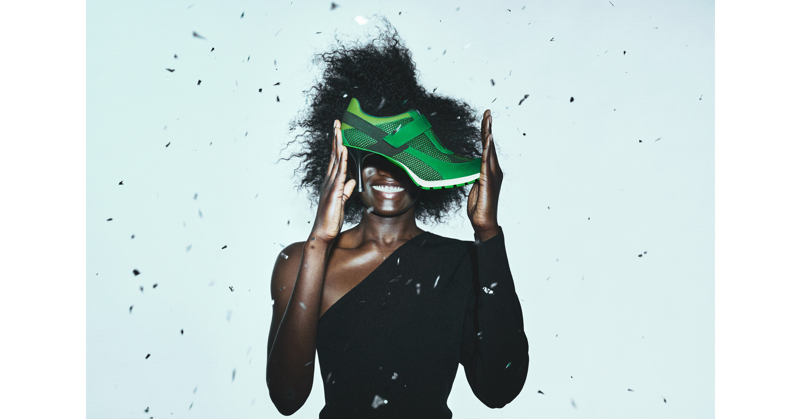 SPANX FOUNDER SARA BLAKELY LAUNCHES NEW SHOE BRAND, SNEEX