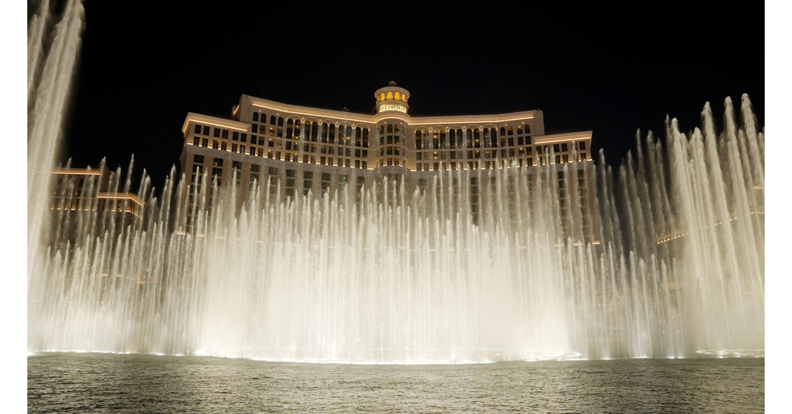Bellagio Fountain Schedule Bellagio Hotel Hits The Pause Button On