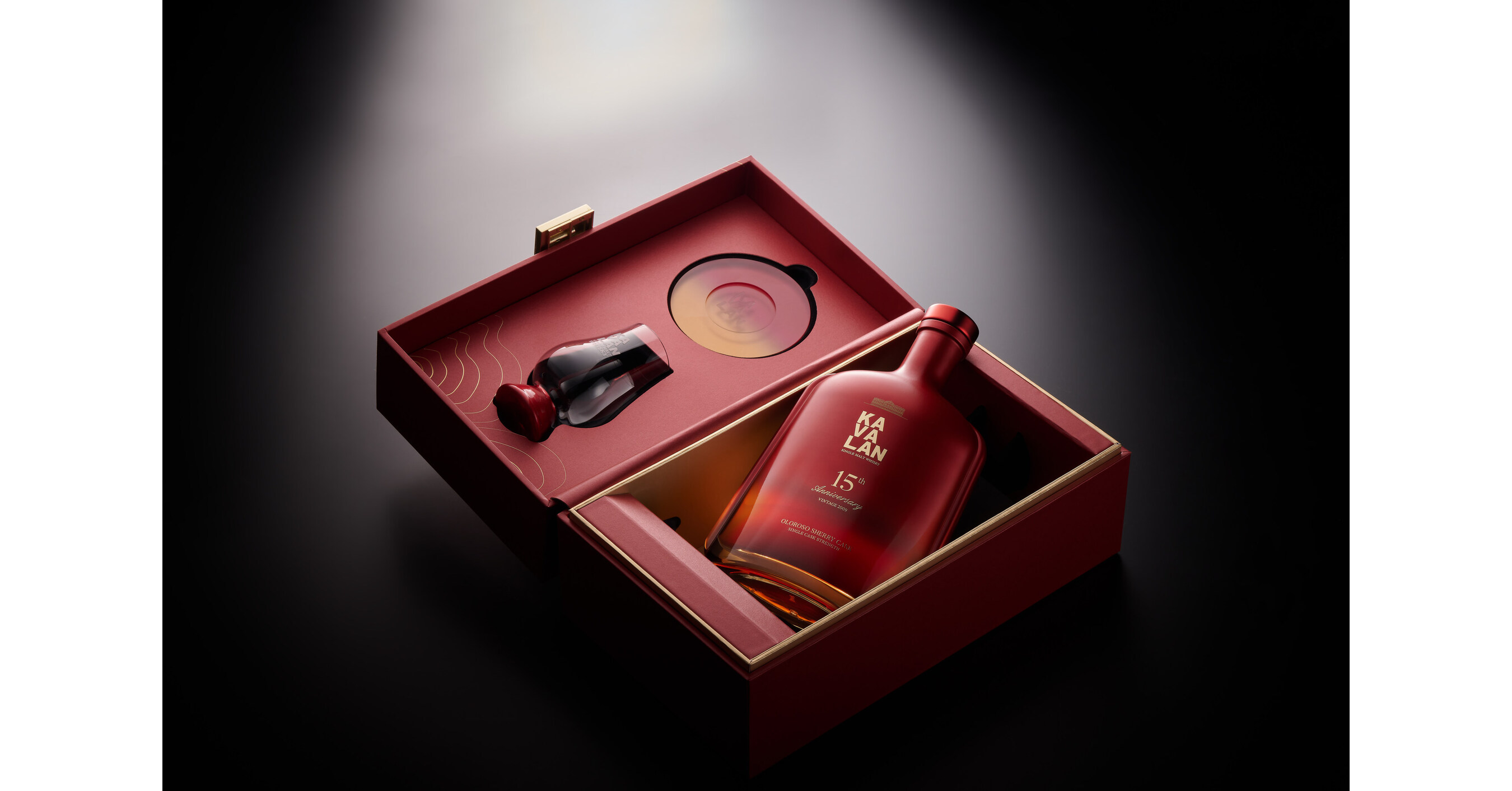 Kavalan dévoile un duo limité de whiskies millésimés « 15e anniversaire