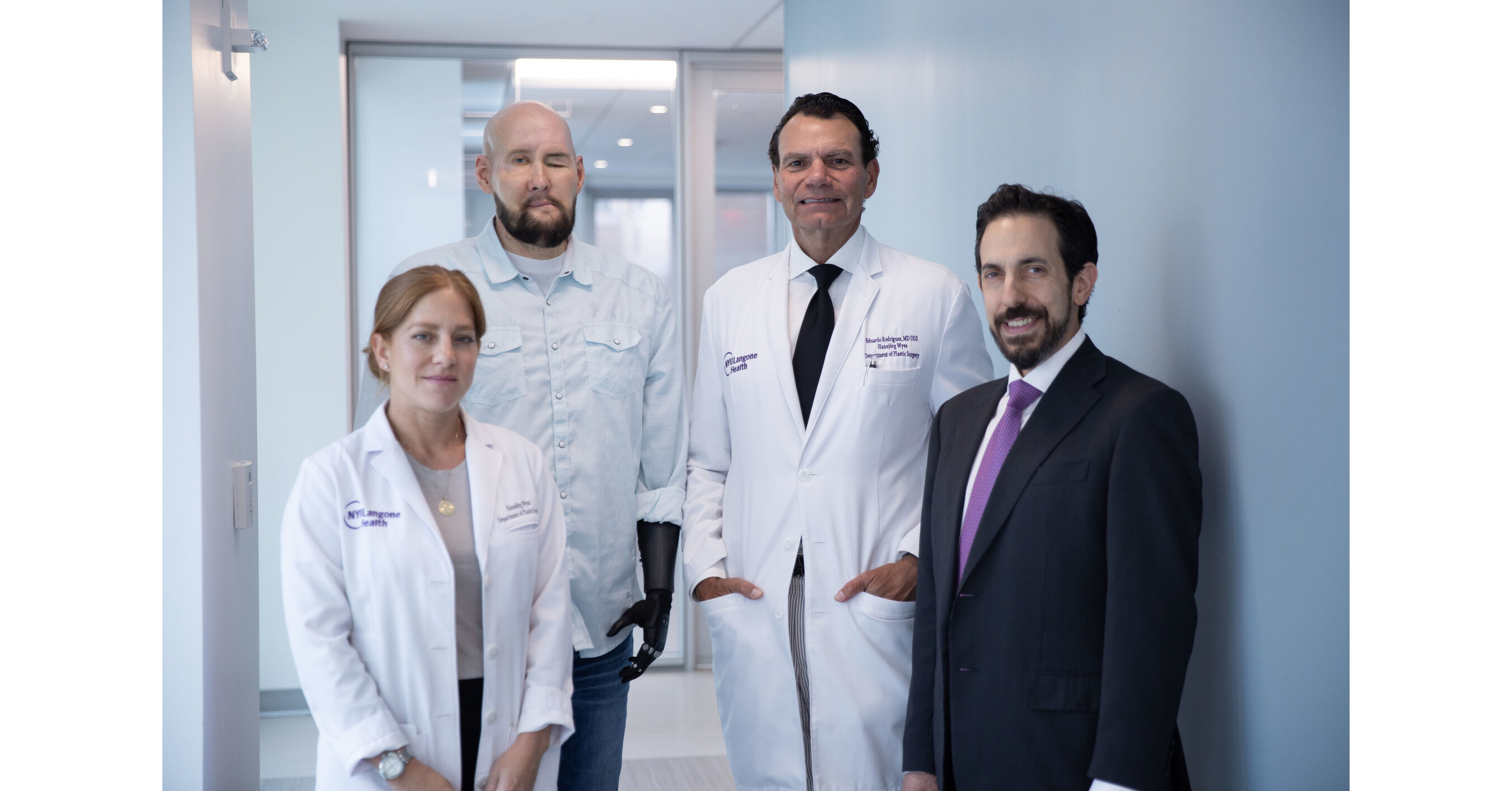 The World's First Whole-Eye & Partial-Face Transplant Recipient ...