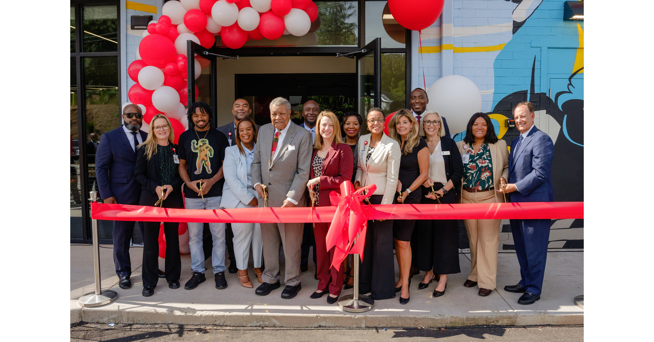 Grady Holds Ribbon Cutting for Lee + White Outpatient Center