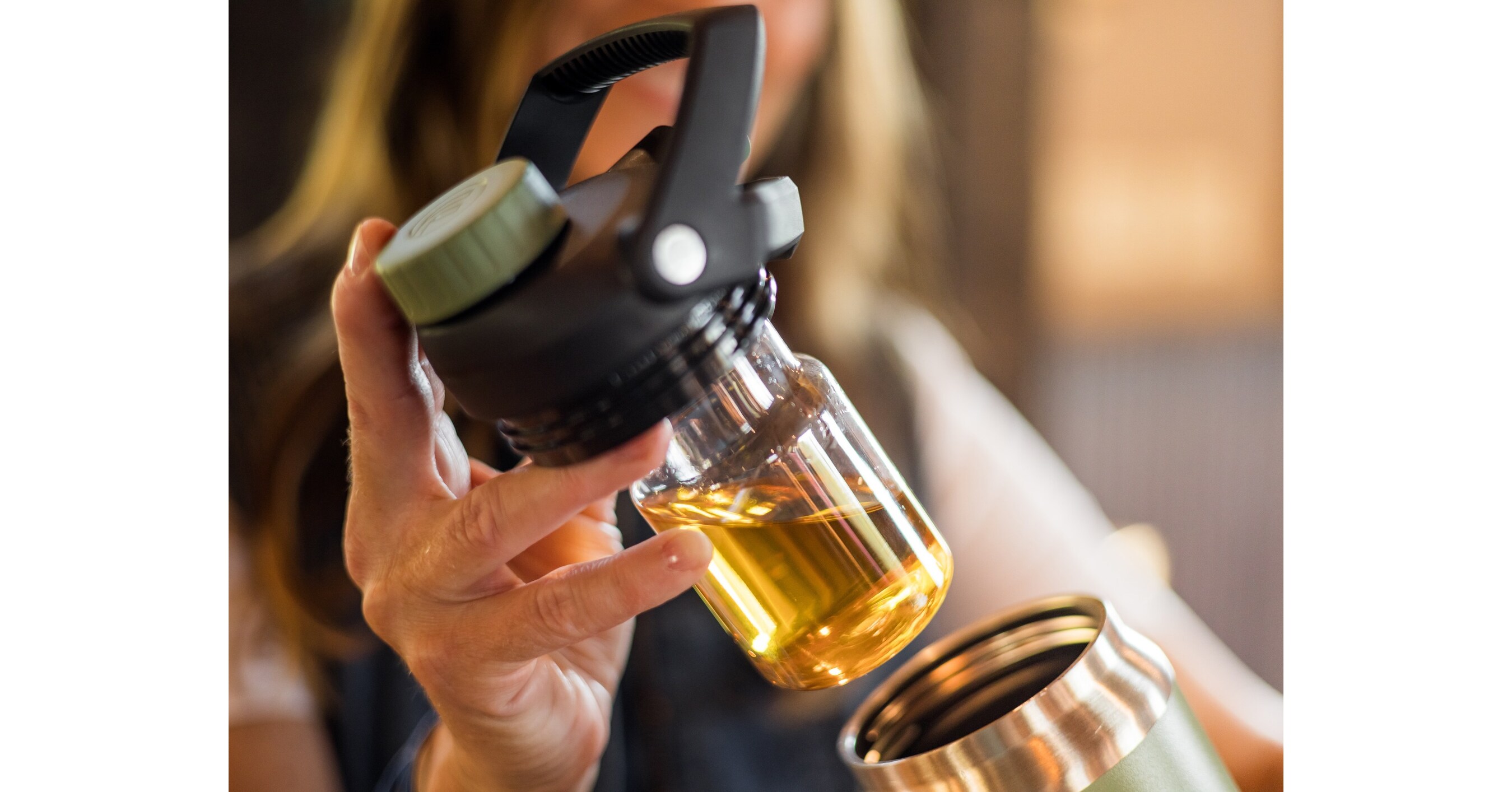 FlasKap's Innovative FreePour Drinkware Expands with Cup Holder Design ...