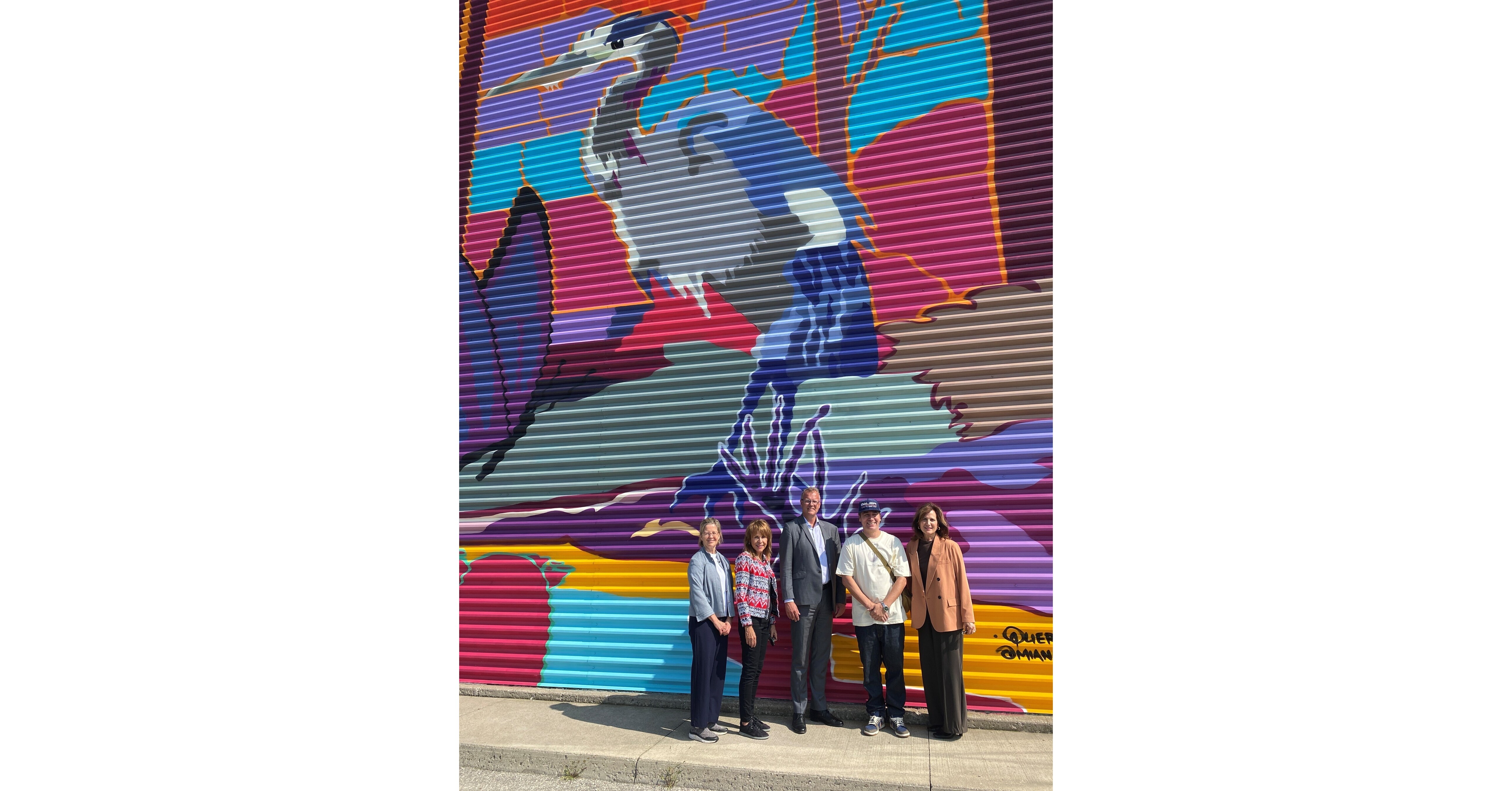 Dévoilement de la fresque murale Shagi au terminal de croisières du ...