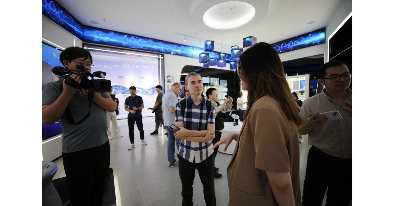Foreign Journalists Explore High-Quality Development in Daxing