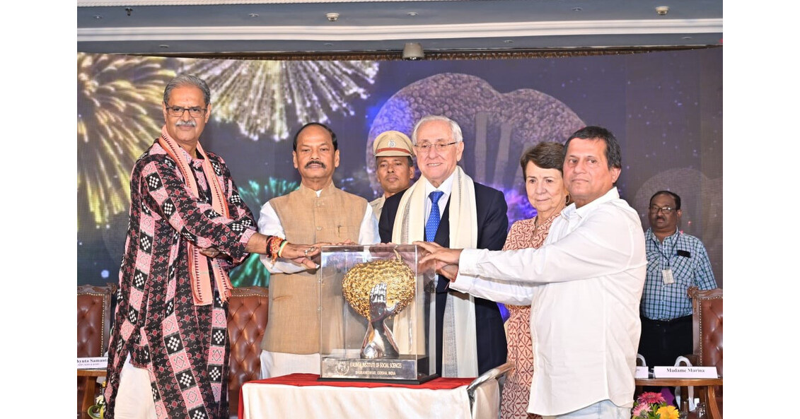 FIVB President Dr. Ary S. Graça Conferred KISS Humanitarian Award