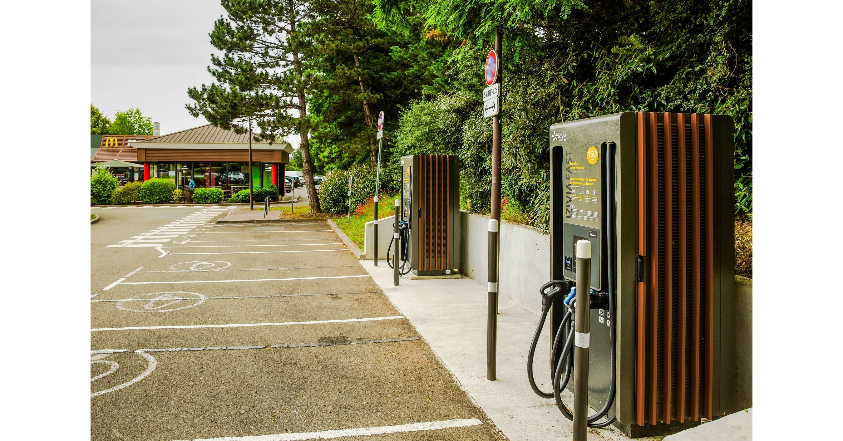 Delta Selected to Provide Ultra-fast 200kW DC EV Chargers for IZIVIA ...