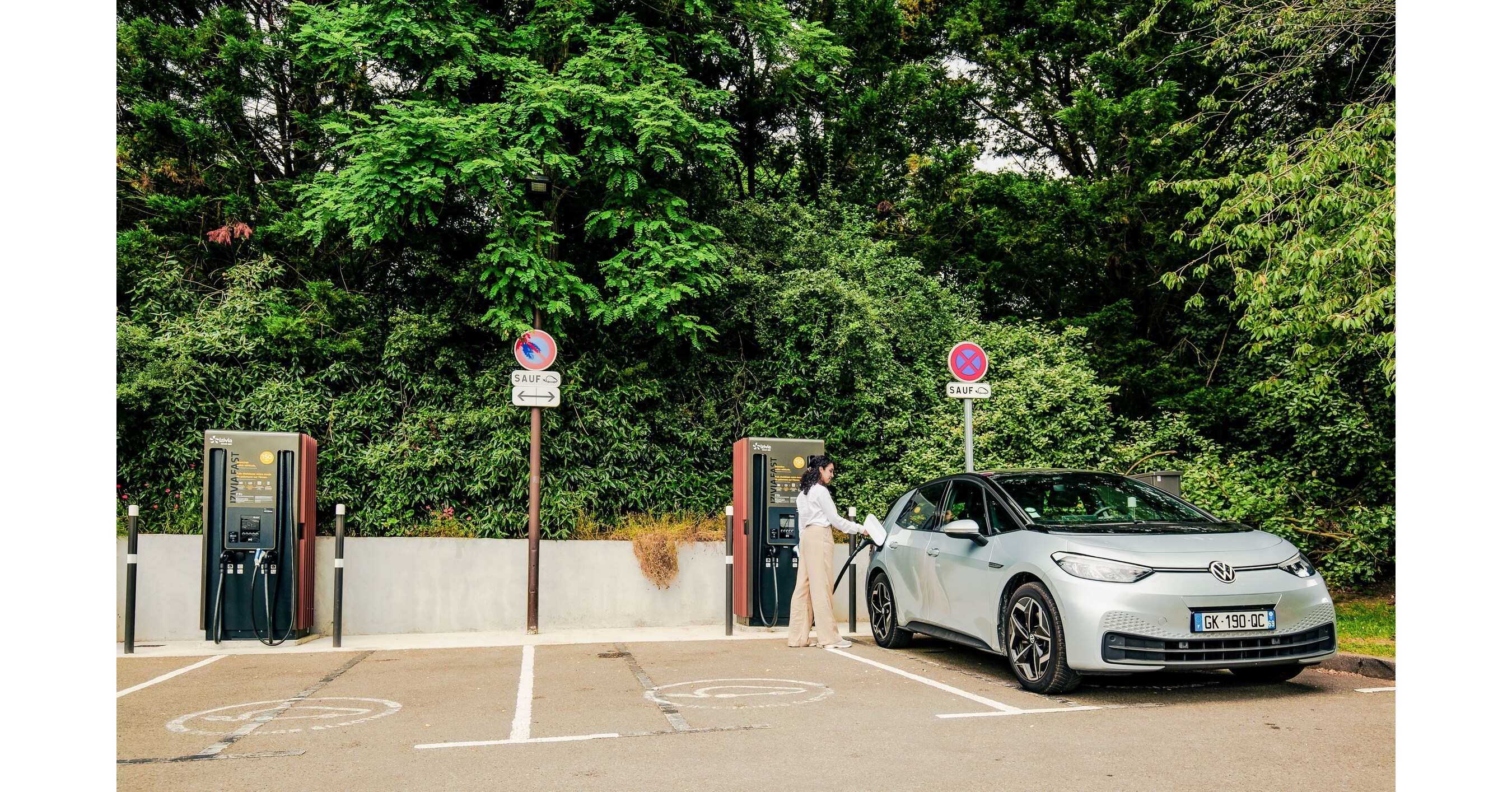 Delta Selected to Provide Ultra-fast 200kW DC EV Chargers for IZIVIA ...