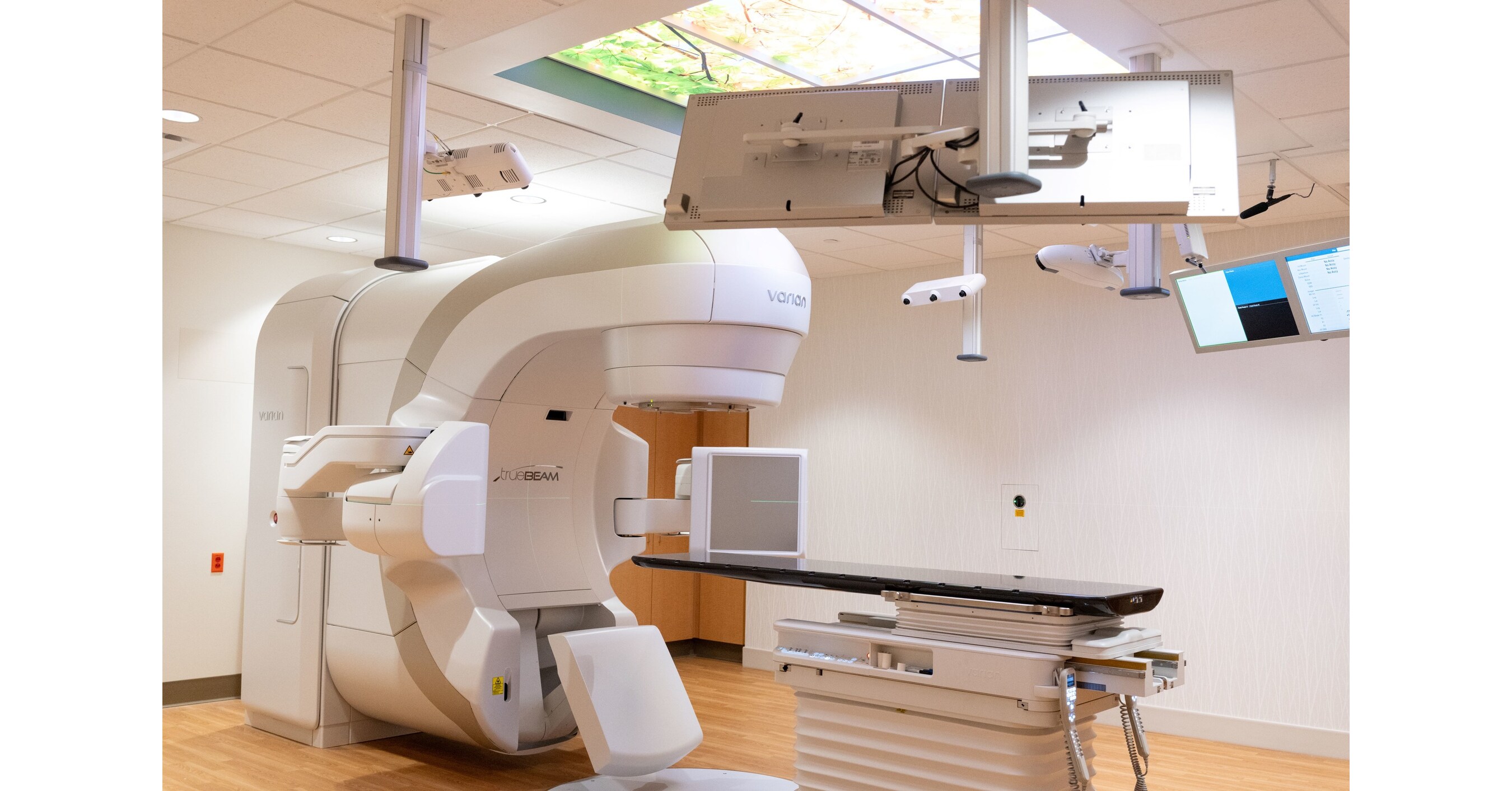 Mercy Medical Center Unveils New TRUEBEAM 3.0 Radiotherapy System