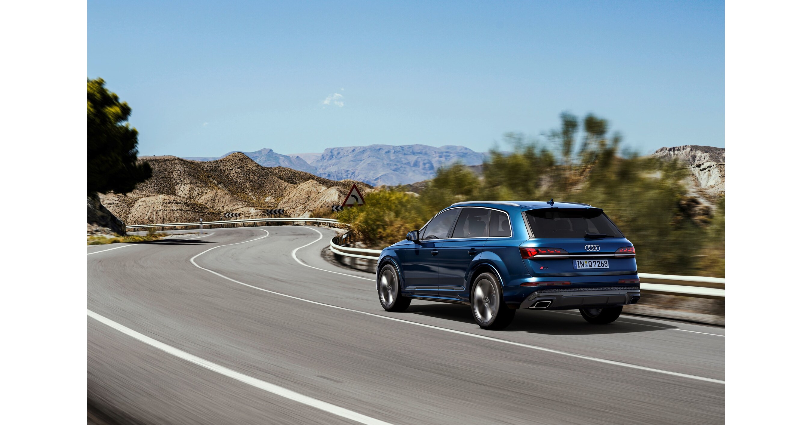 2024 Audi Q7 SUV Features Digital OLED Rear Light Panels produced by ...