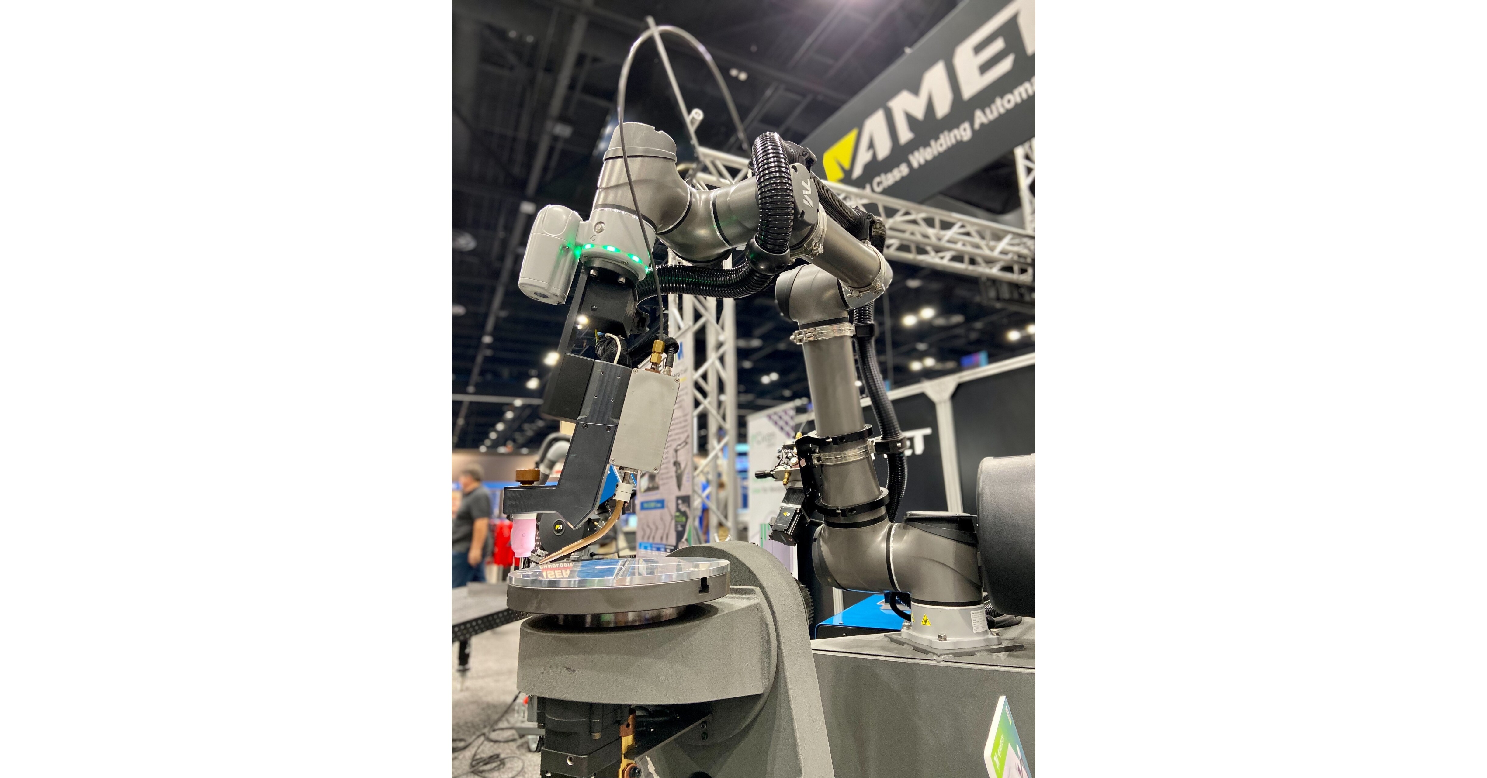 Techman Robot Debuts at FABTECH, Showcasing AI Welding Cobots