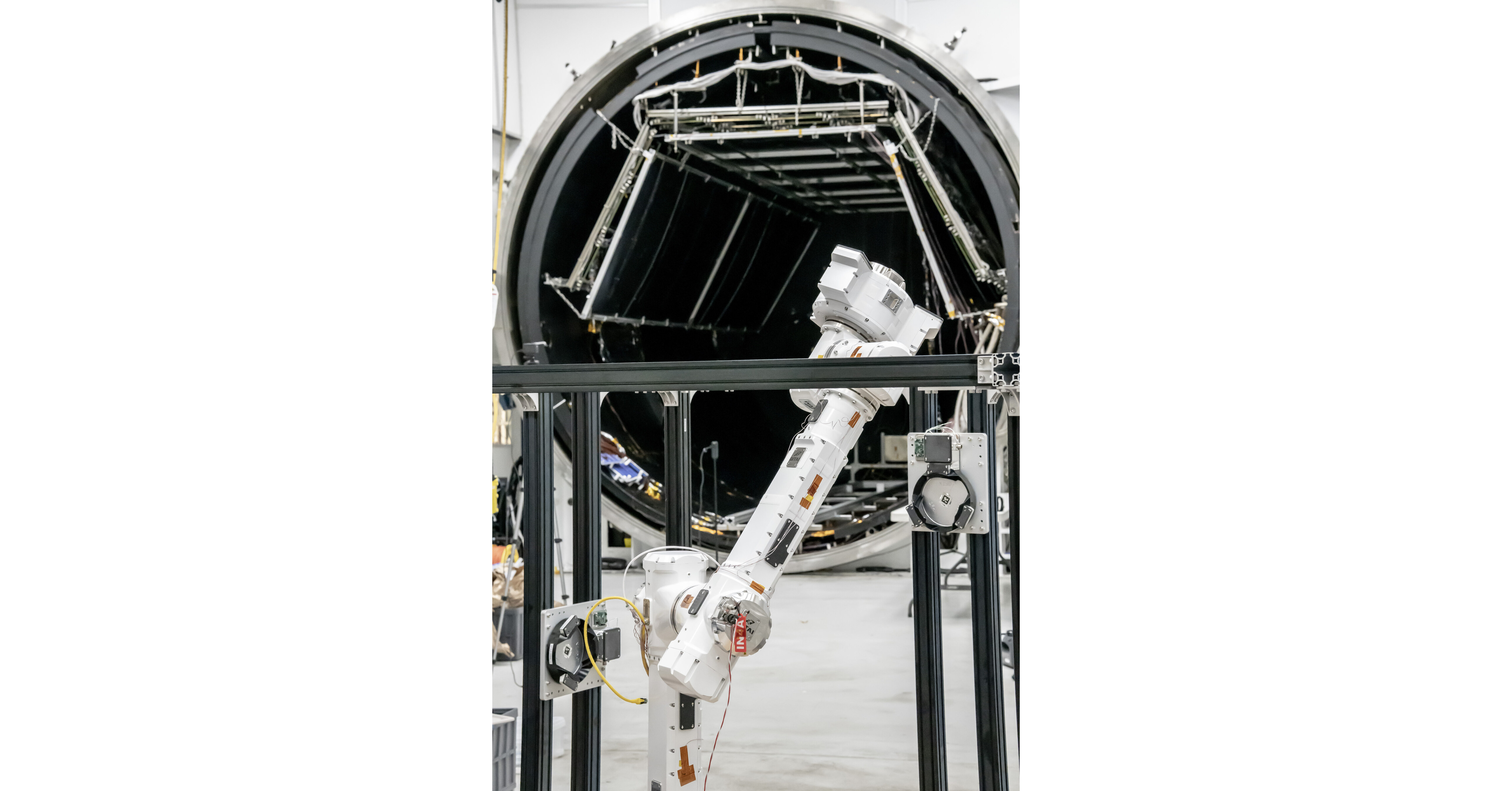 GITAI's Inchworm-Type Robotic Arm Achieves TRL6 in a Thermal Vacuum ...