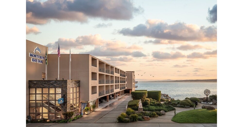 Coast into the Holidays with Inns of Monterey