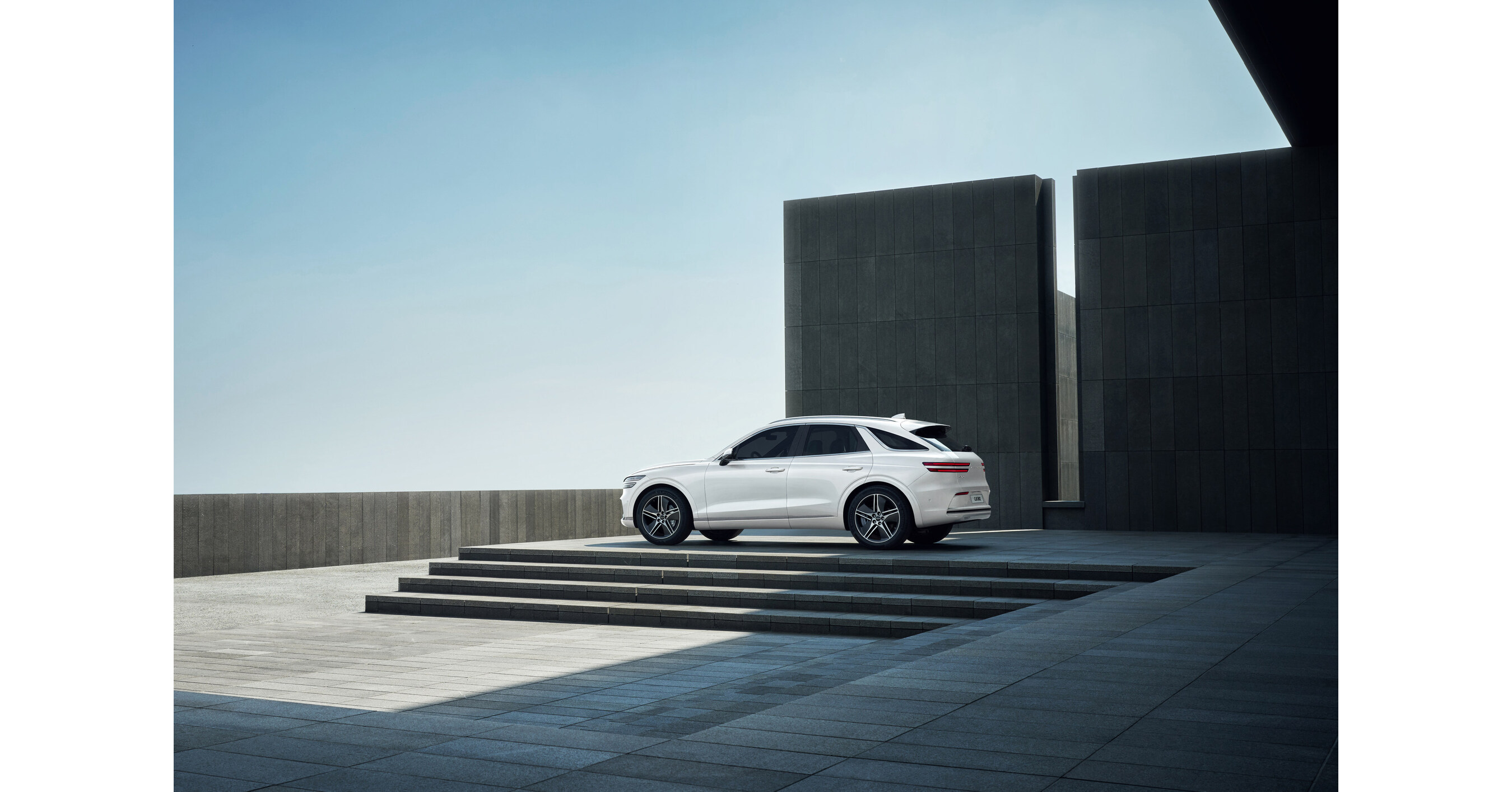 GENESIS UNVEILS NEWLY REDESIGNED GV70 AND ELECTRIFIED GV70 SUVS