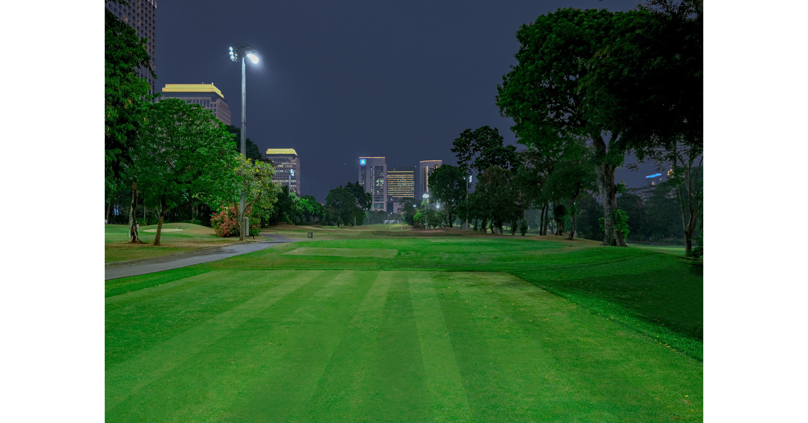 Senayan Golf Club Offers the Only Night Golf Experience in Jakarta