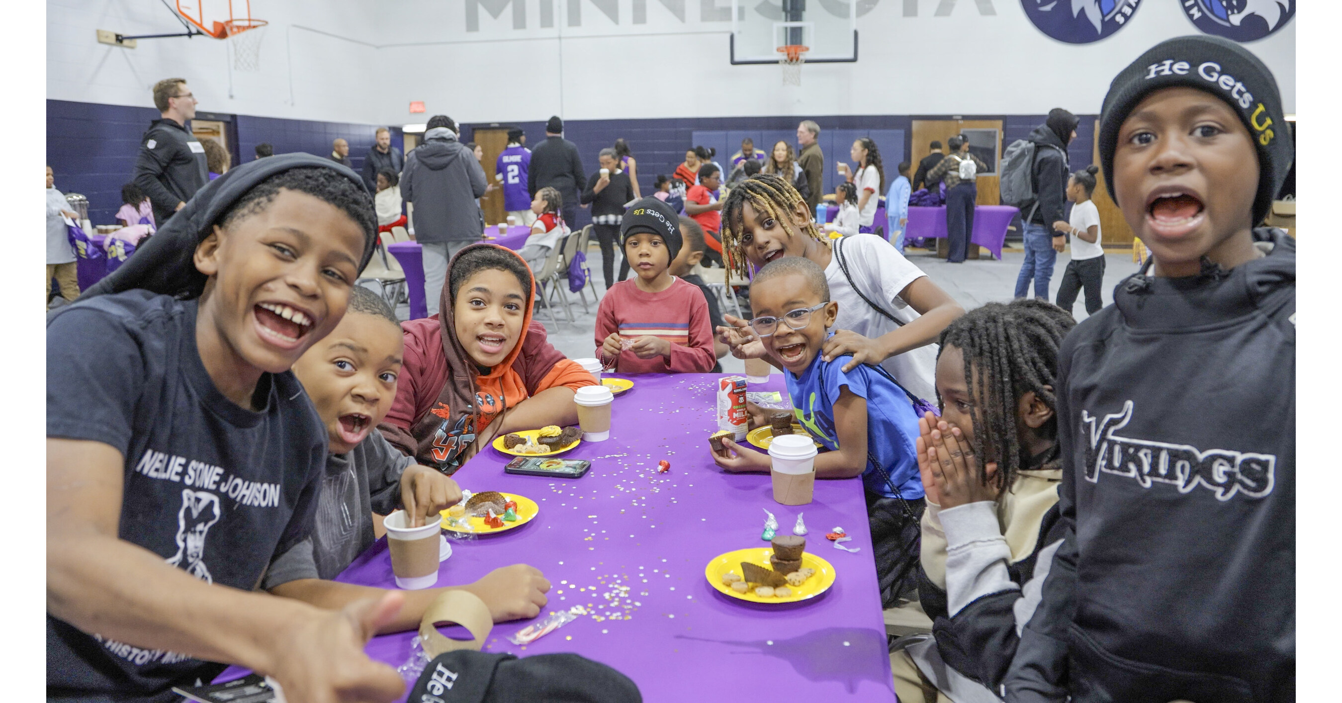 Minnesota Vikings Player Stephon Gilmore Hosts 'Santa Steph's Workshop ...