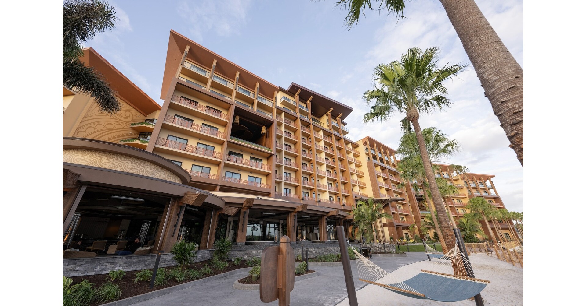 Disney Vacation Club Welcomes First Guests to the Island Tower at ...