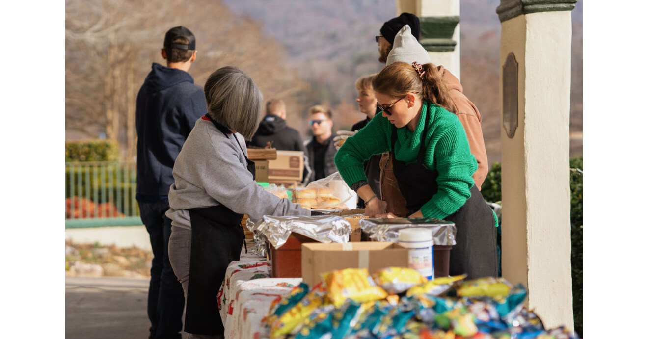 PMI Foods Donates 2,000 Briskets to Support "Christmas for Chimney Rock"
