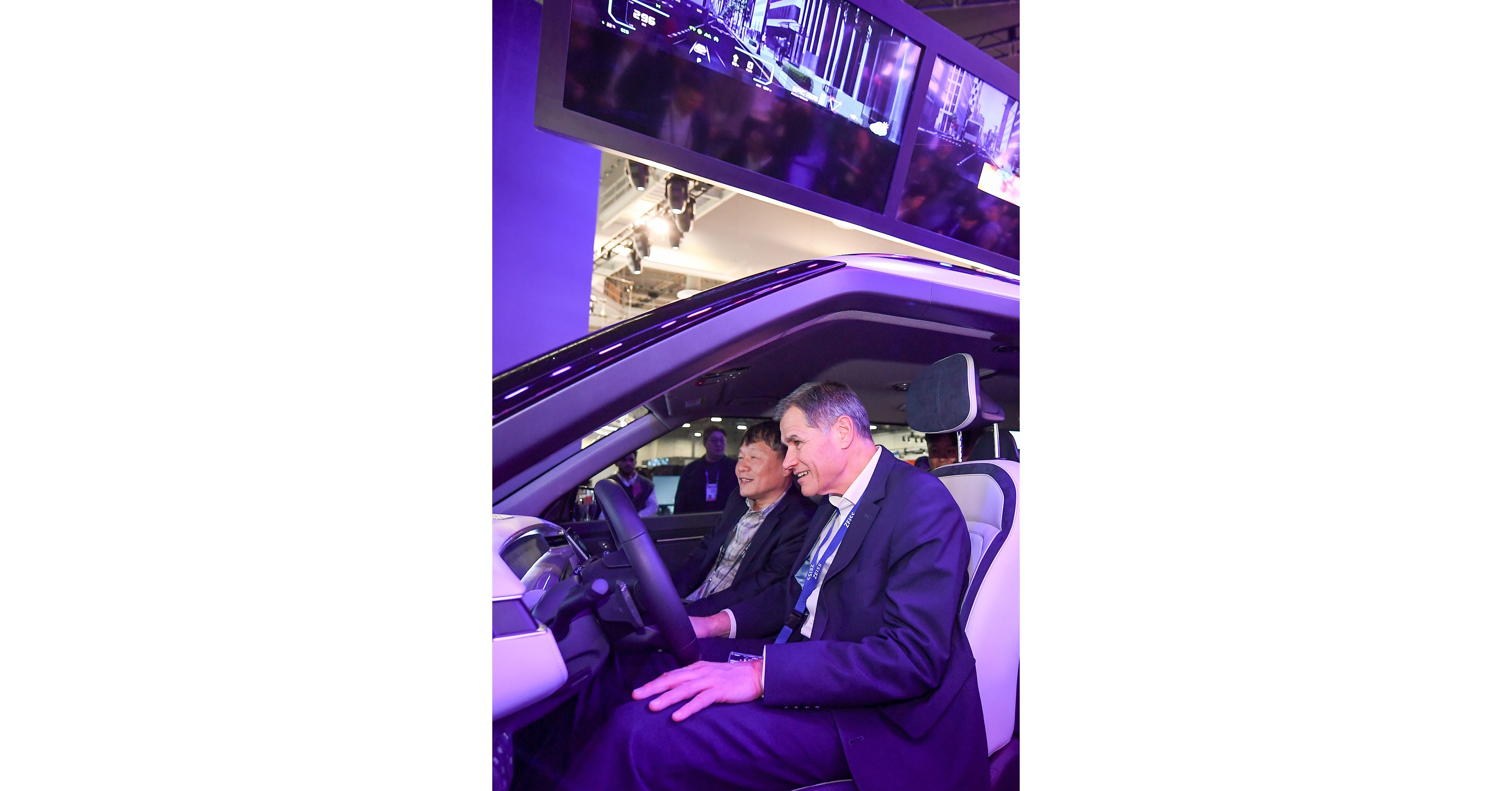 Hyundai Mobis Debuts Holographic Heads-Up Display, Redefining In-Car ...