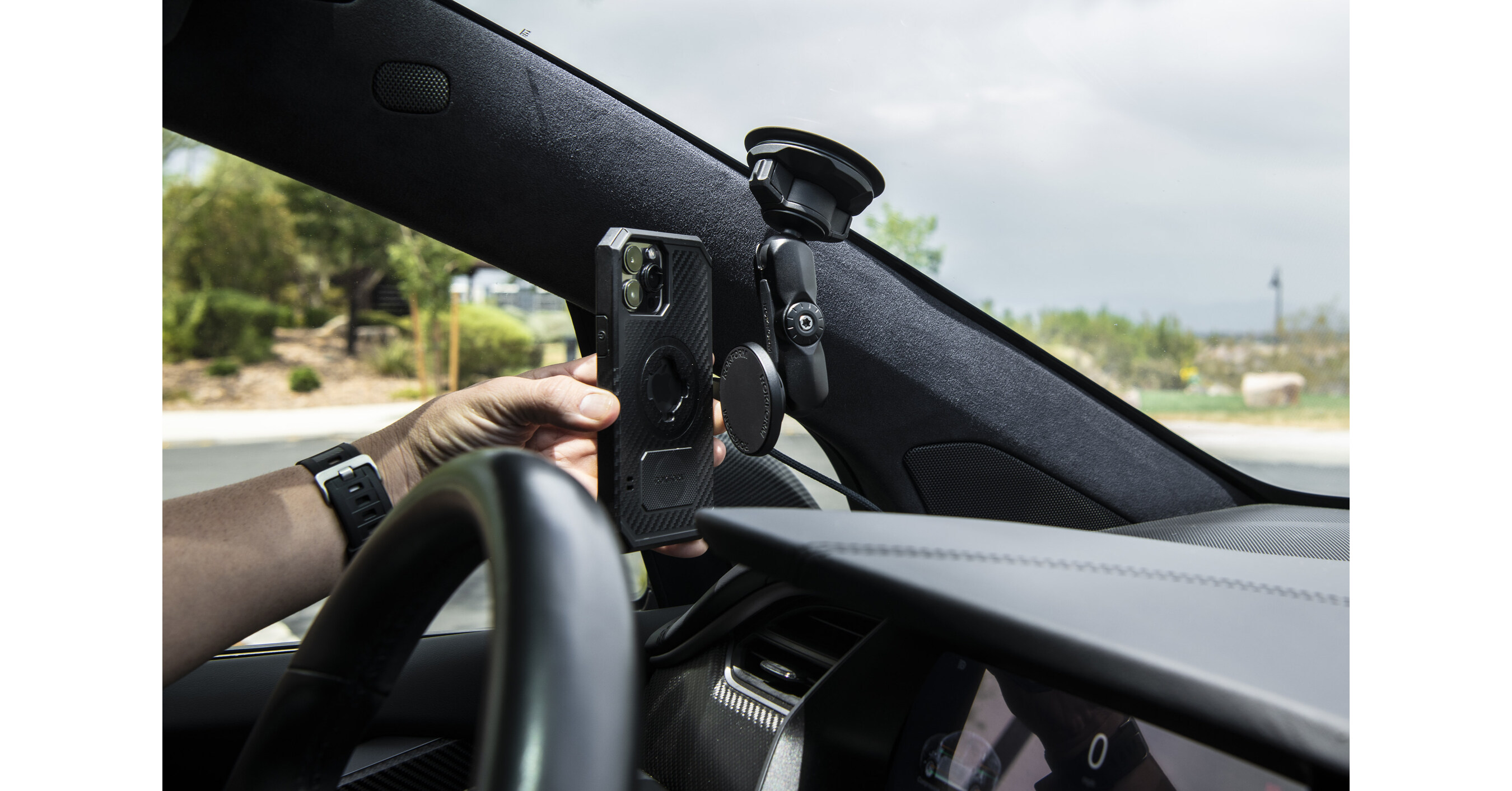 ROKFORM Expands Lineup of Car Charging Mounts with Two New Products