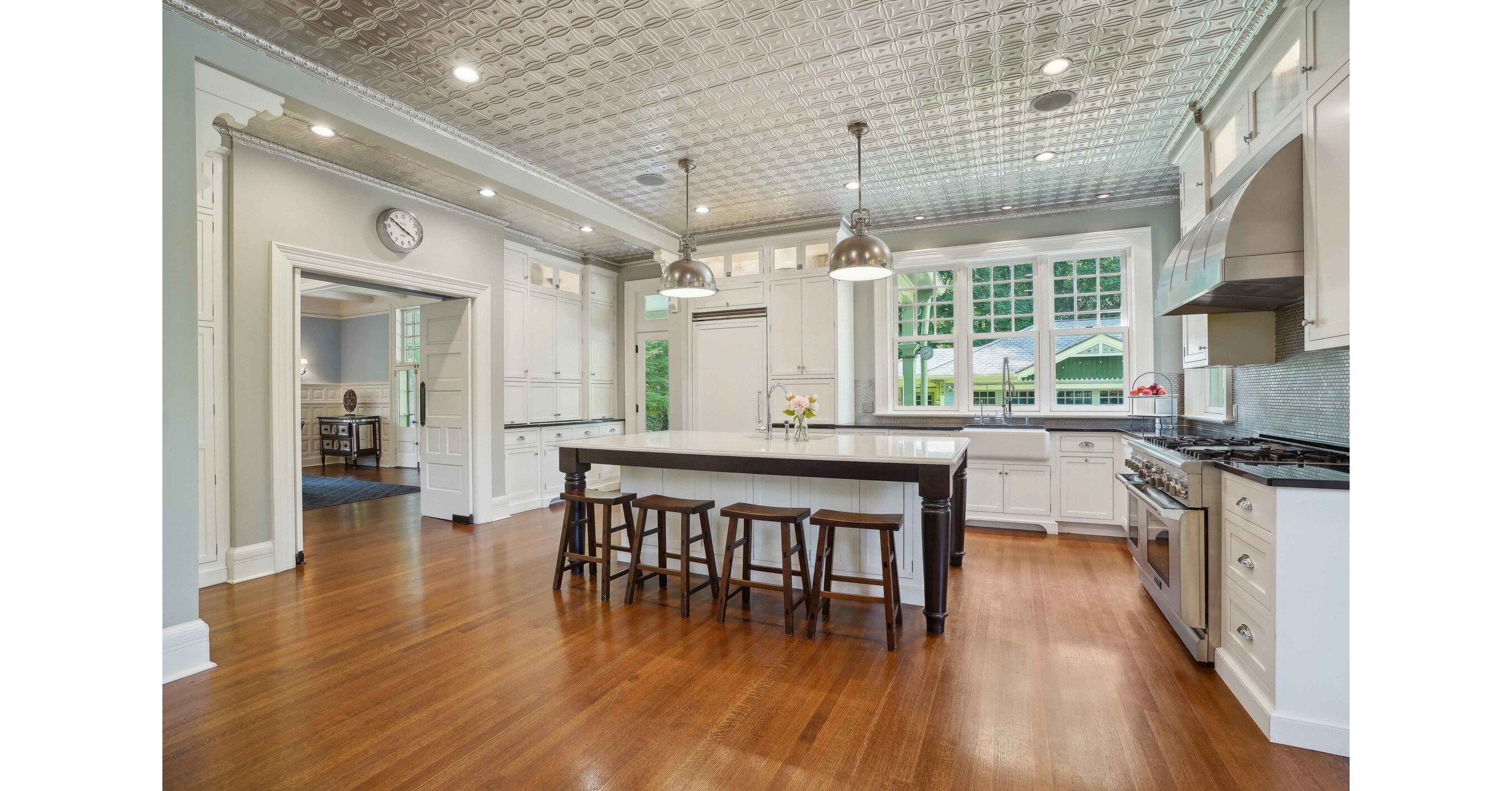 Montview Estate: A Rare Blend of Space, Luxury, and Convenience in ...