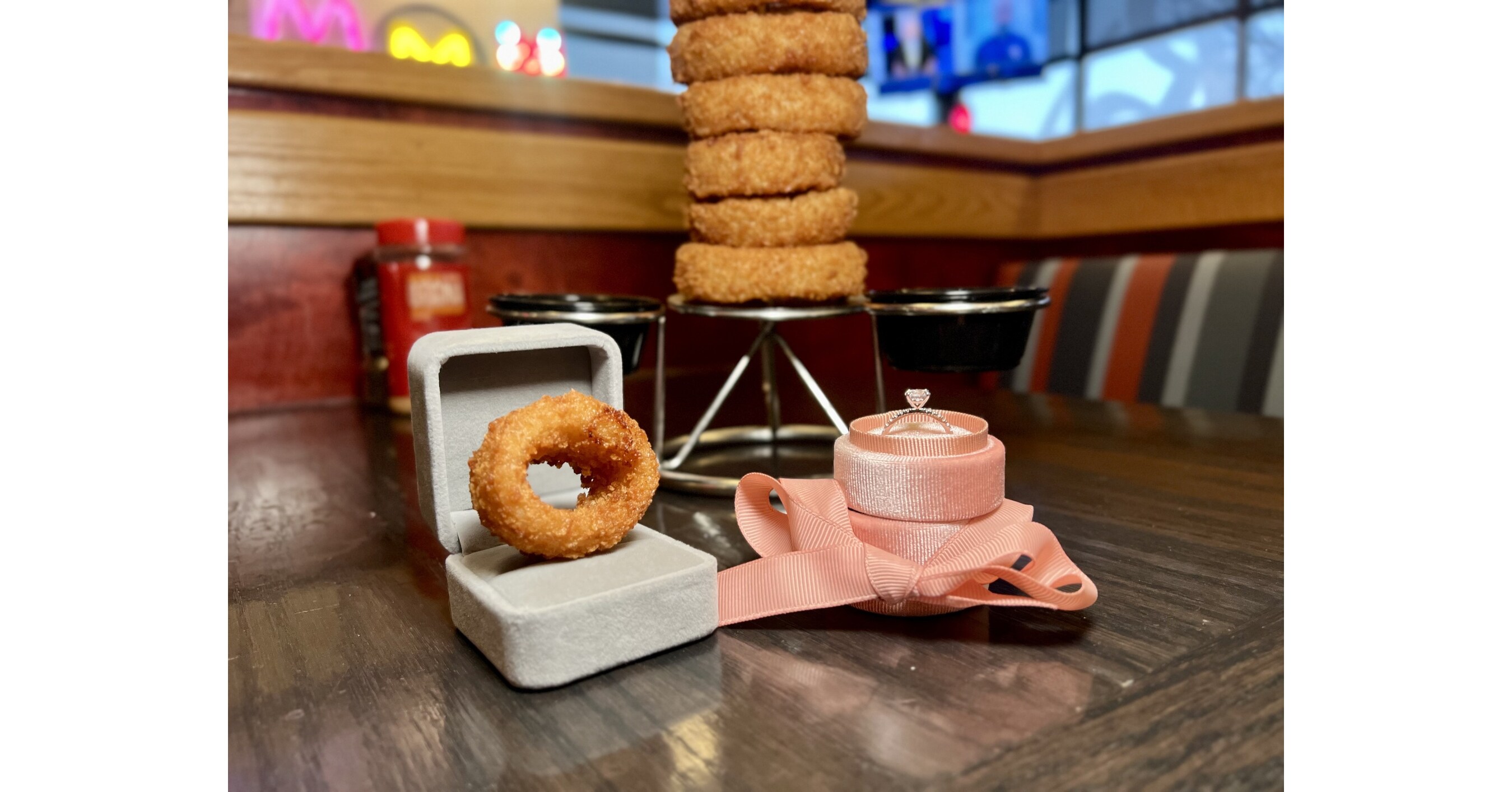 Say 'YES!' to an Onion Ring Proposal This Valentine's Day and Red Robin ...