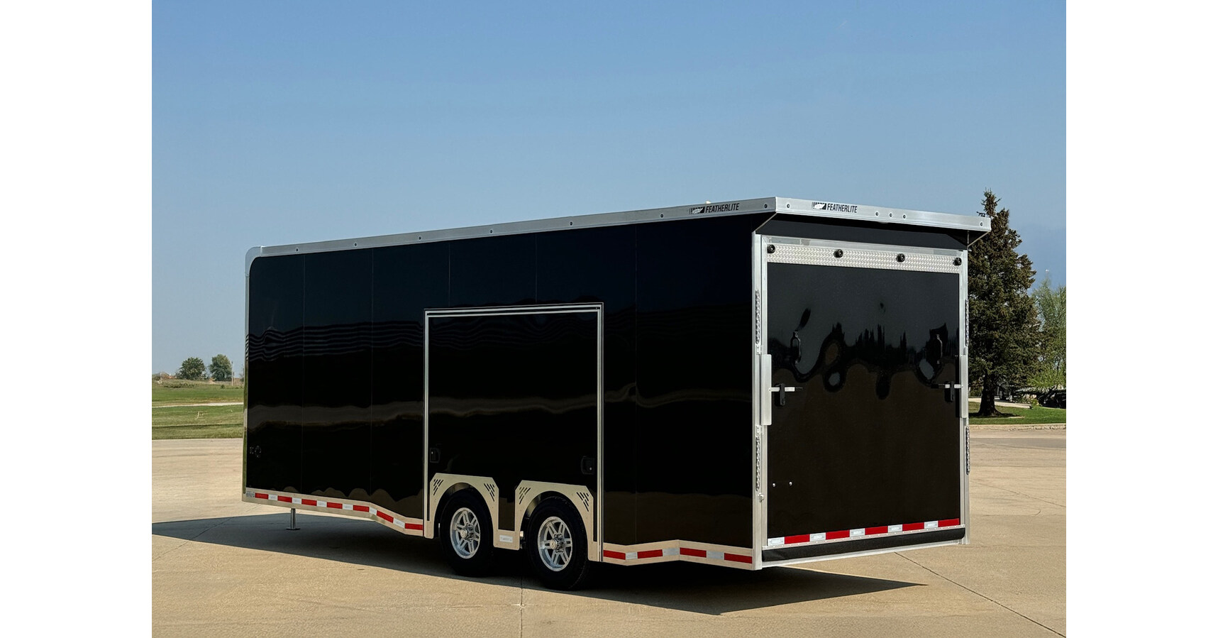 Innovative Featherlite Model 4410 car hauler draws inspiration from ...