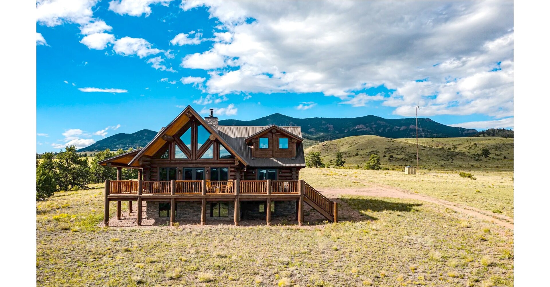 Instagram-worthy private ranch in Park County, Colorado, offers almost ...