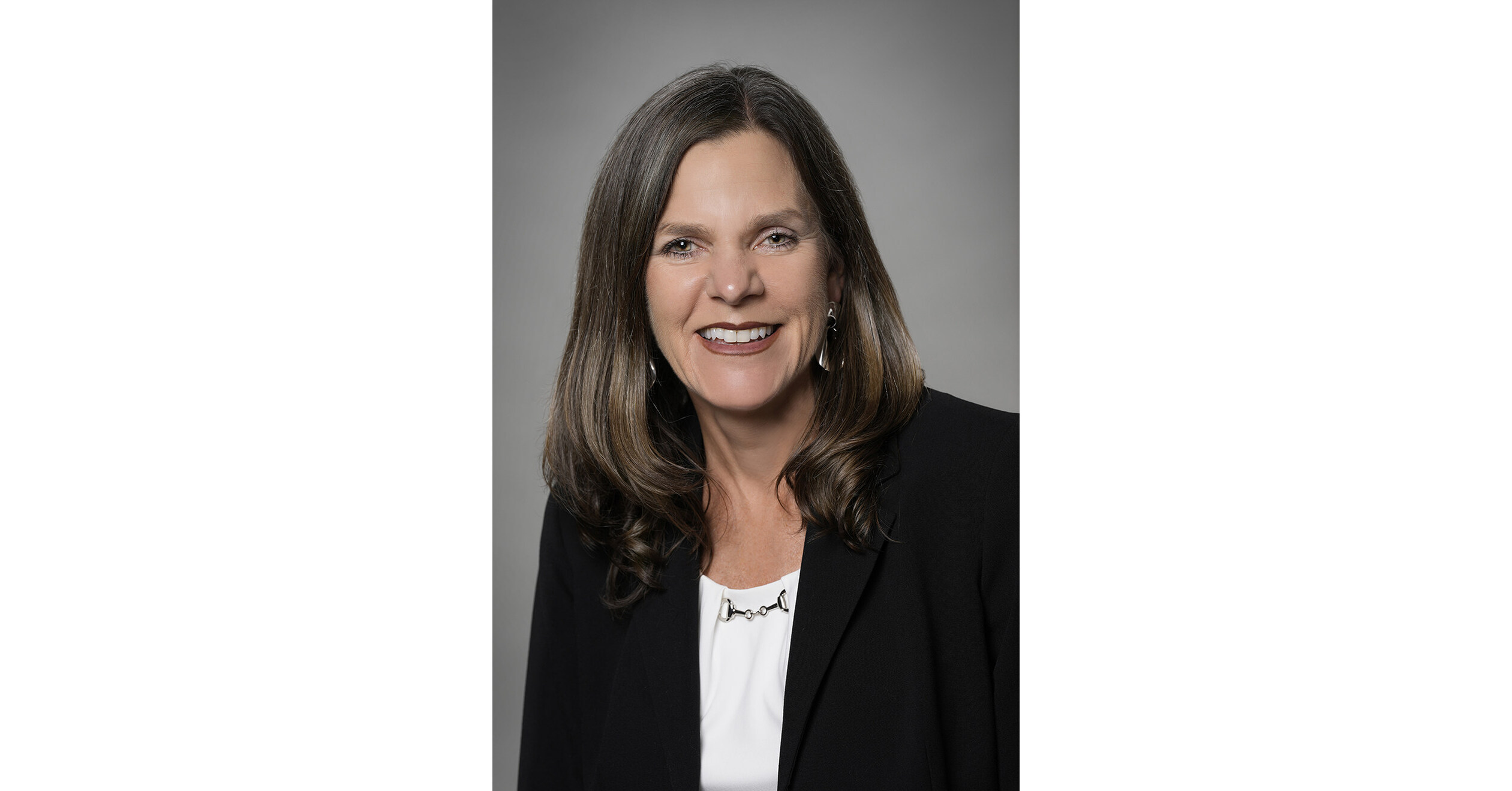 Angie DeWitt announces her retirement from Associated Bank