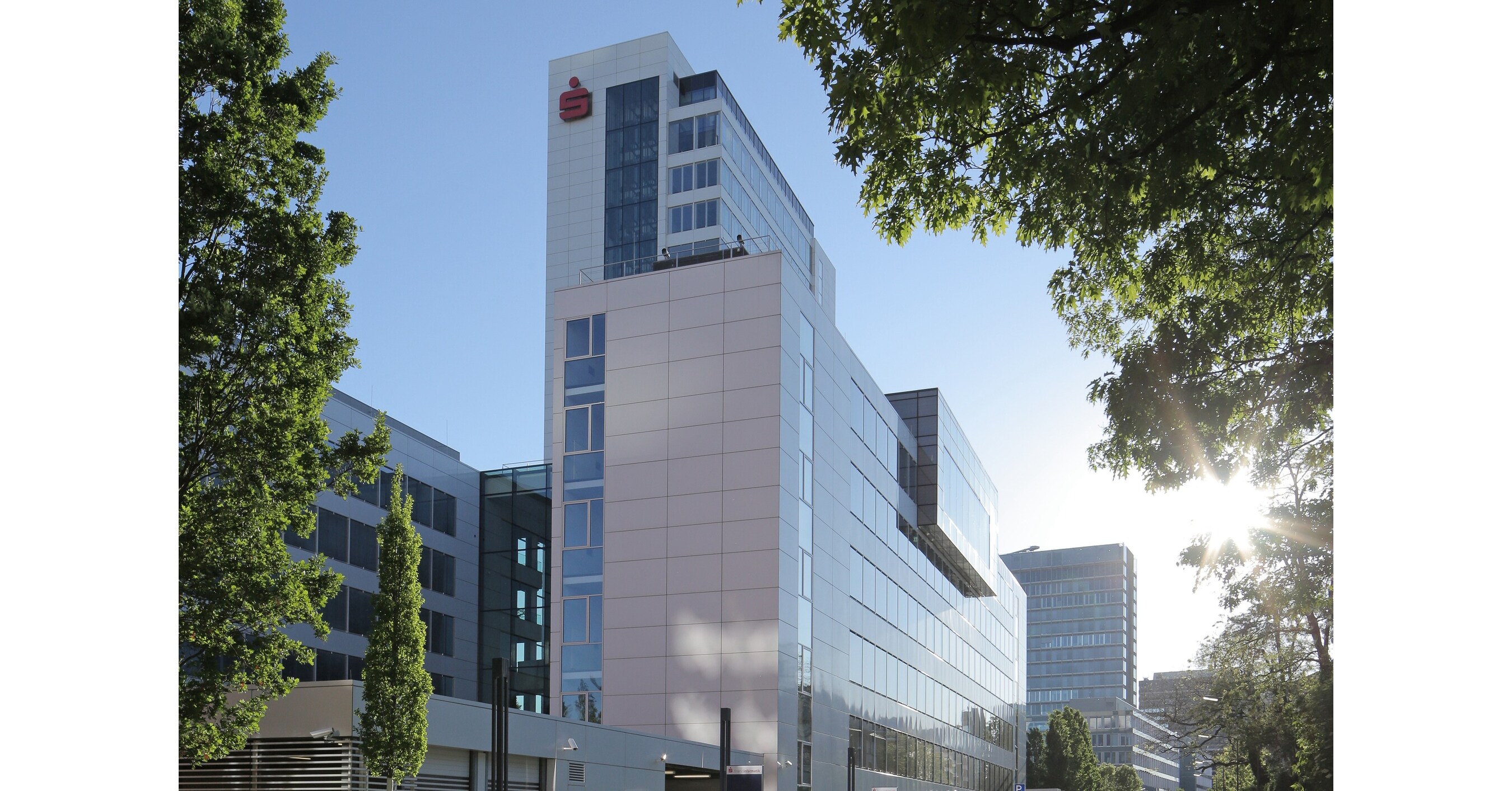 Finanz Informatik and IBM extend and expand collaboration