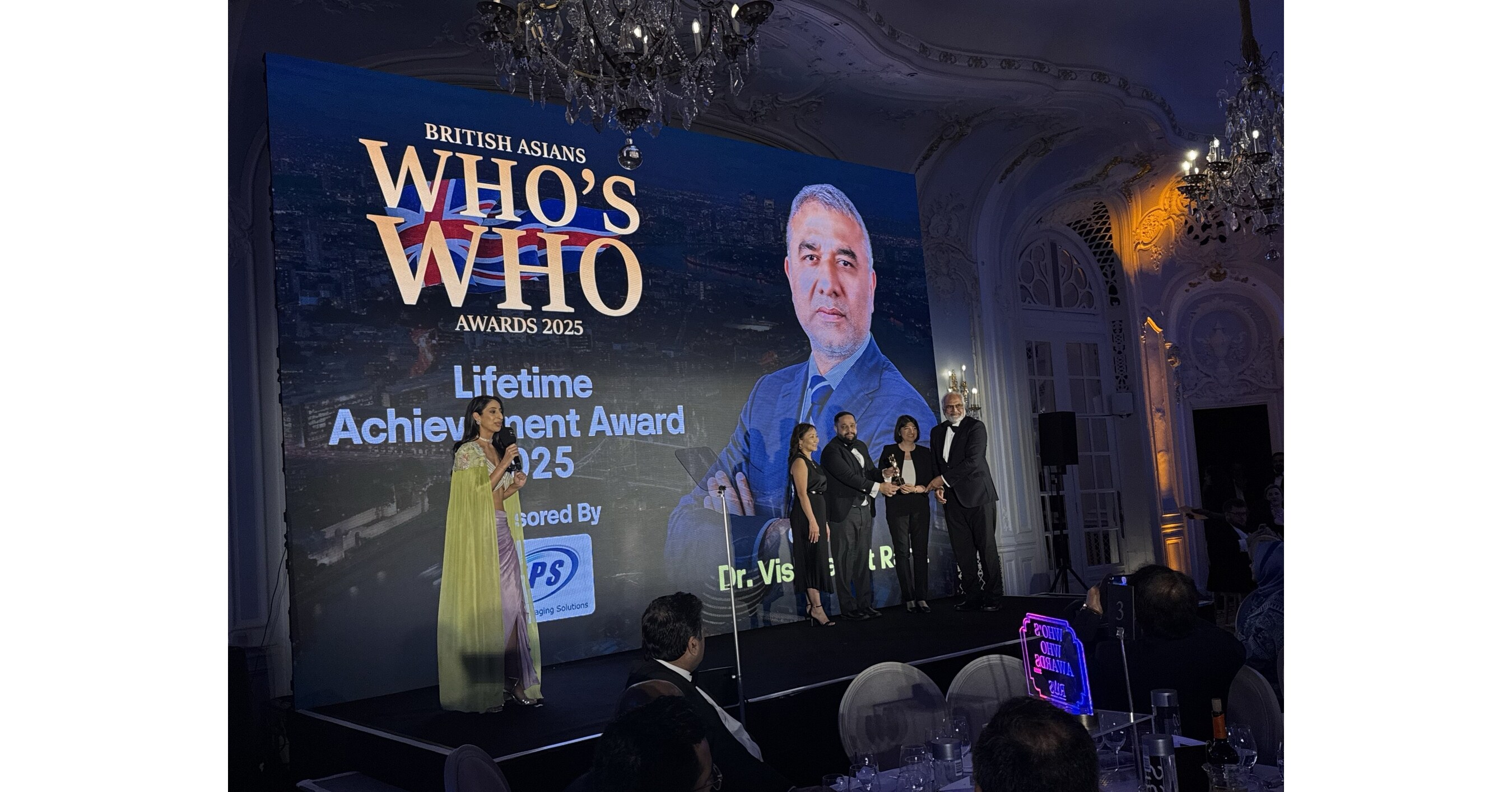 Dr. Vishwajeet Rana, Geschäftsführer von GEDU Global Education, wird mit dem Lifetime ...